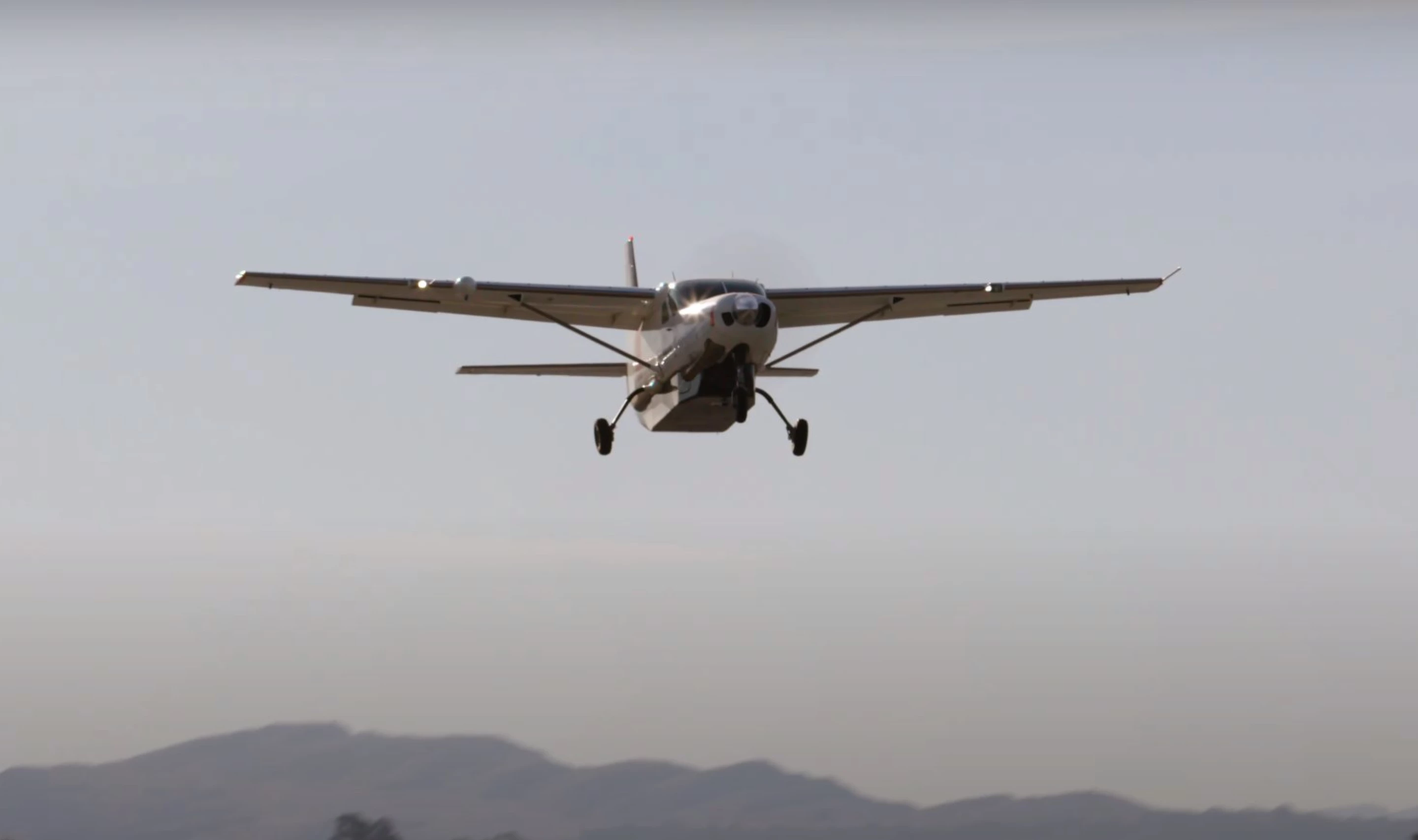 Uncrewed Cessna cargo plane takes to Californian skies