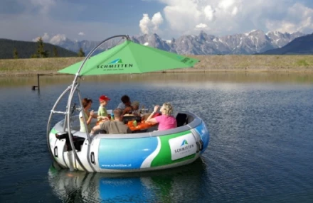 The Floating restaurant table