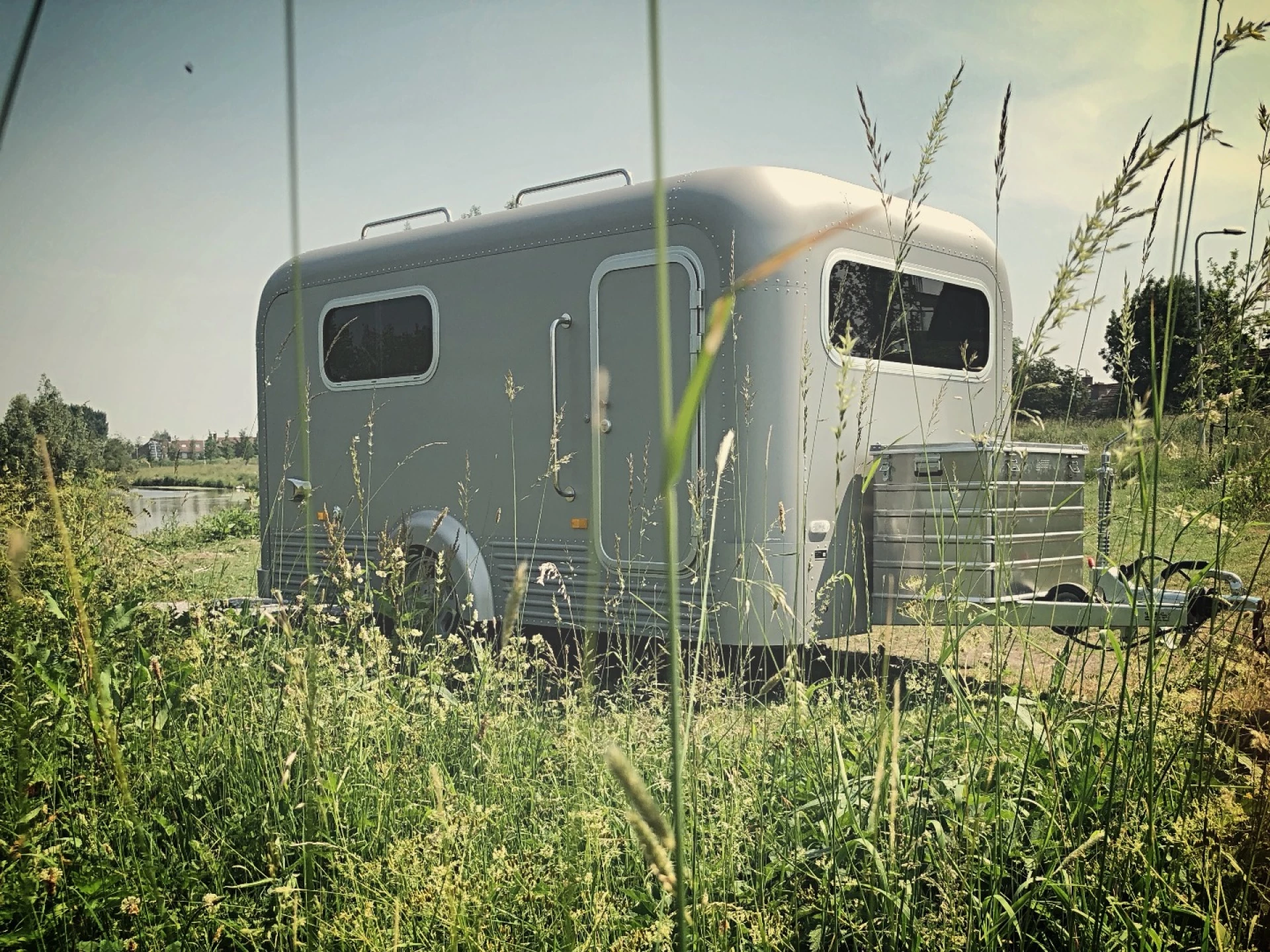 Stylish caravan cabriolet peels back its roof to connect with nature