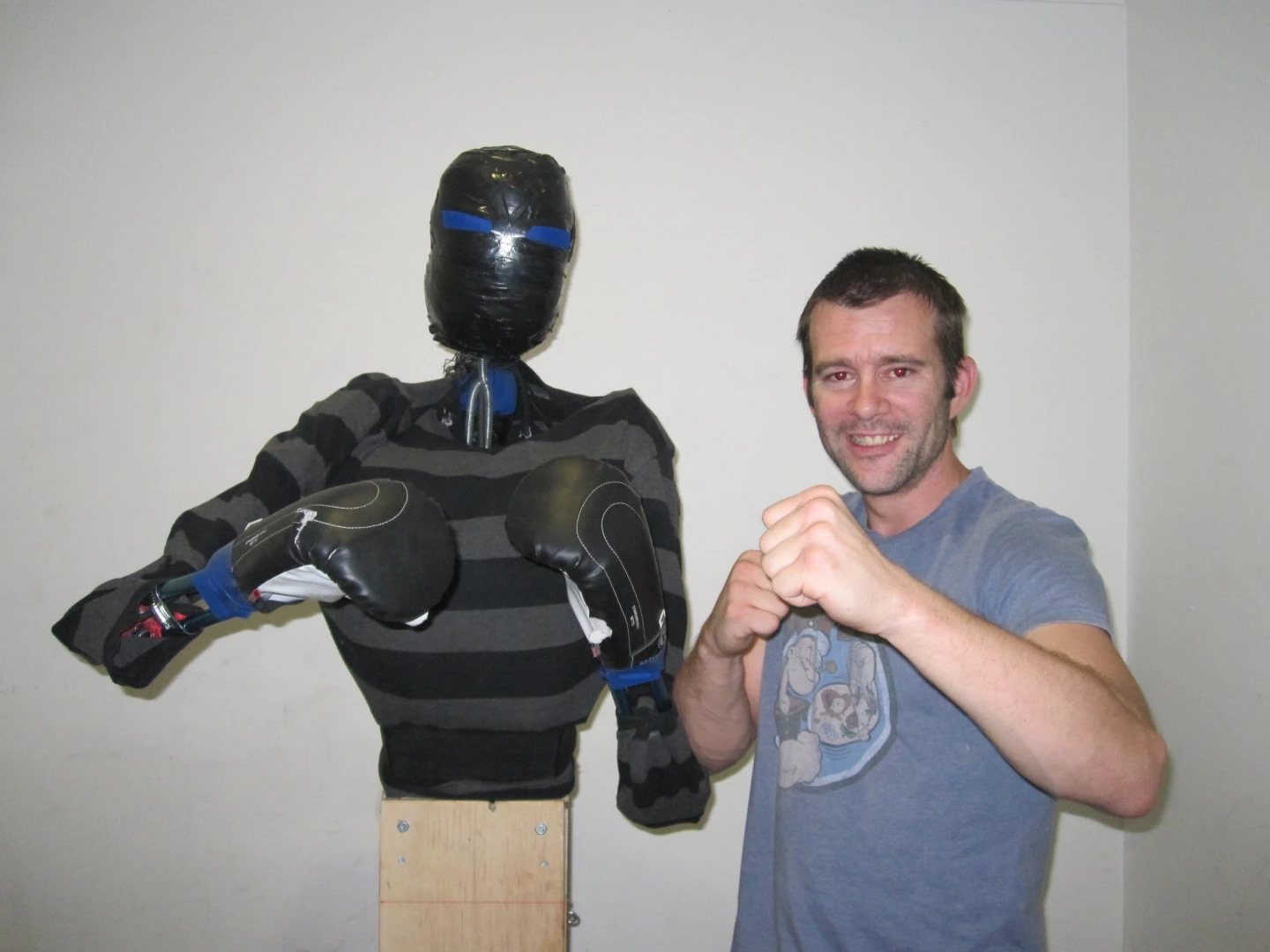 Punching Pro - a sparring apparatus that fights back