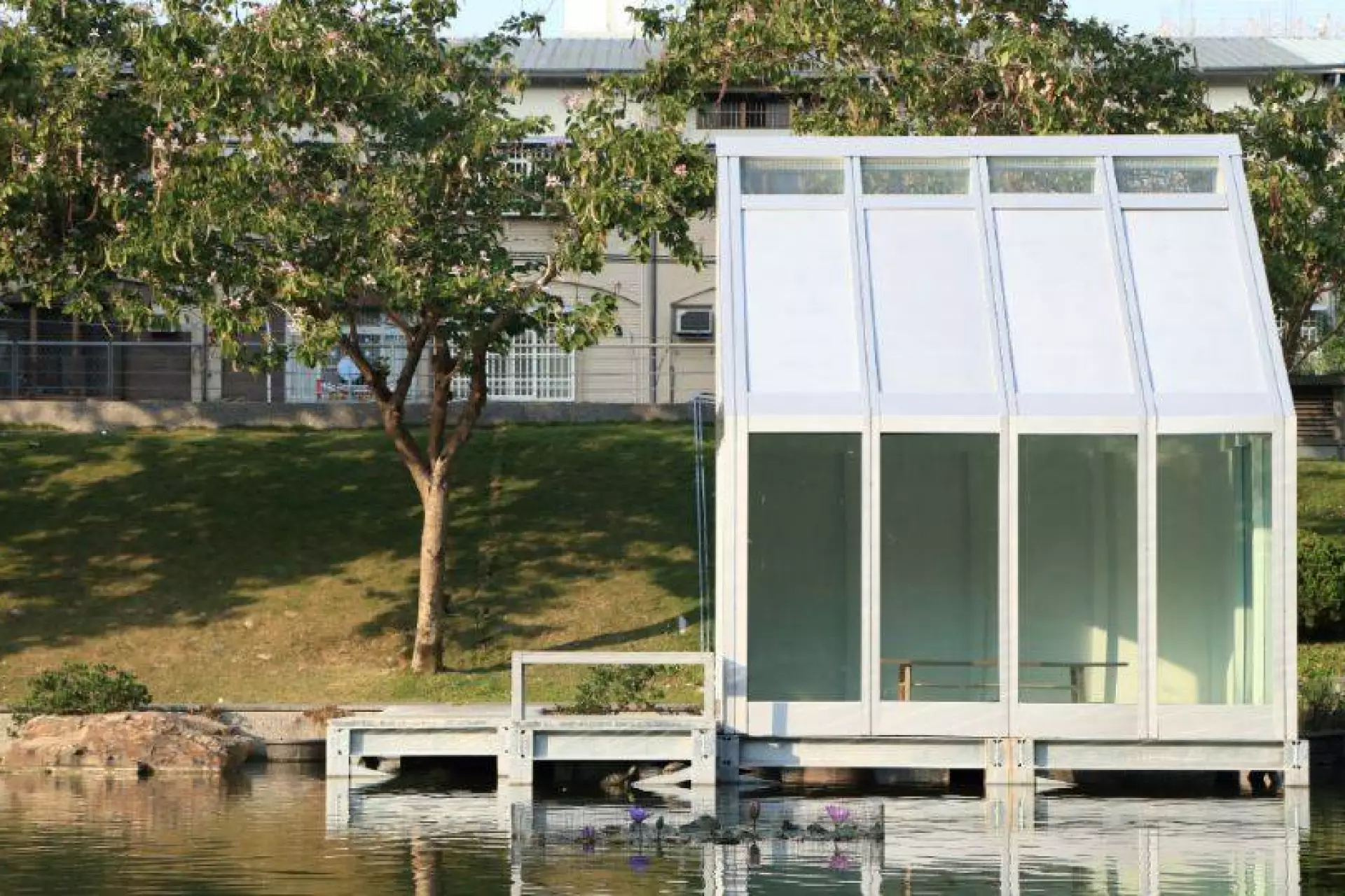 Water-filled windows could both heat and cool buildings