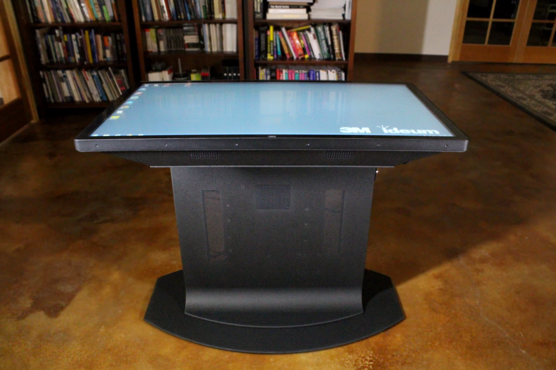 Ideum and 3M Touch Systems launch new Platform 46 multi-touch tables