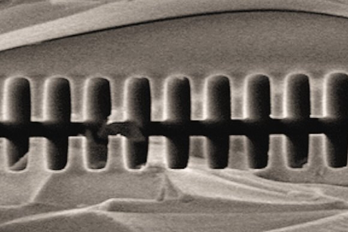 First laser-driven electron accelerator demonstrated