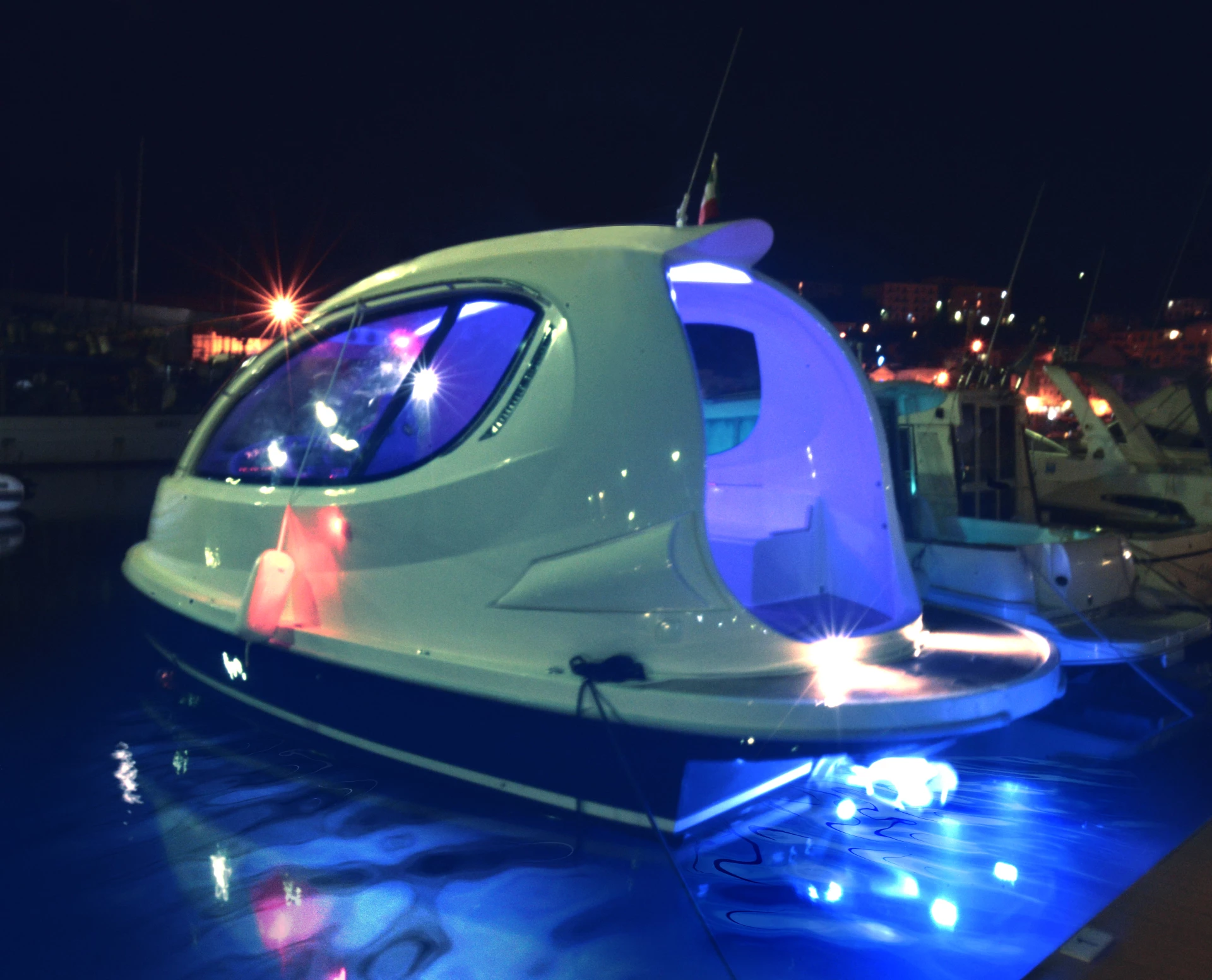 Italian design firm launches its first "mini yacht"