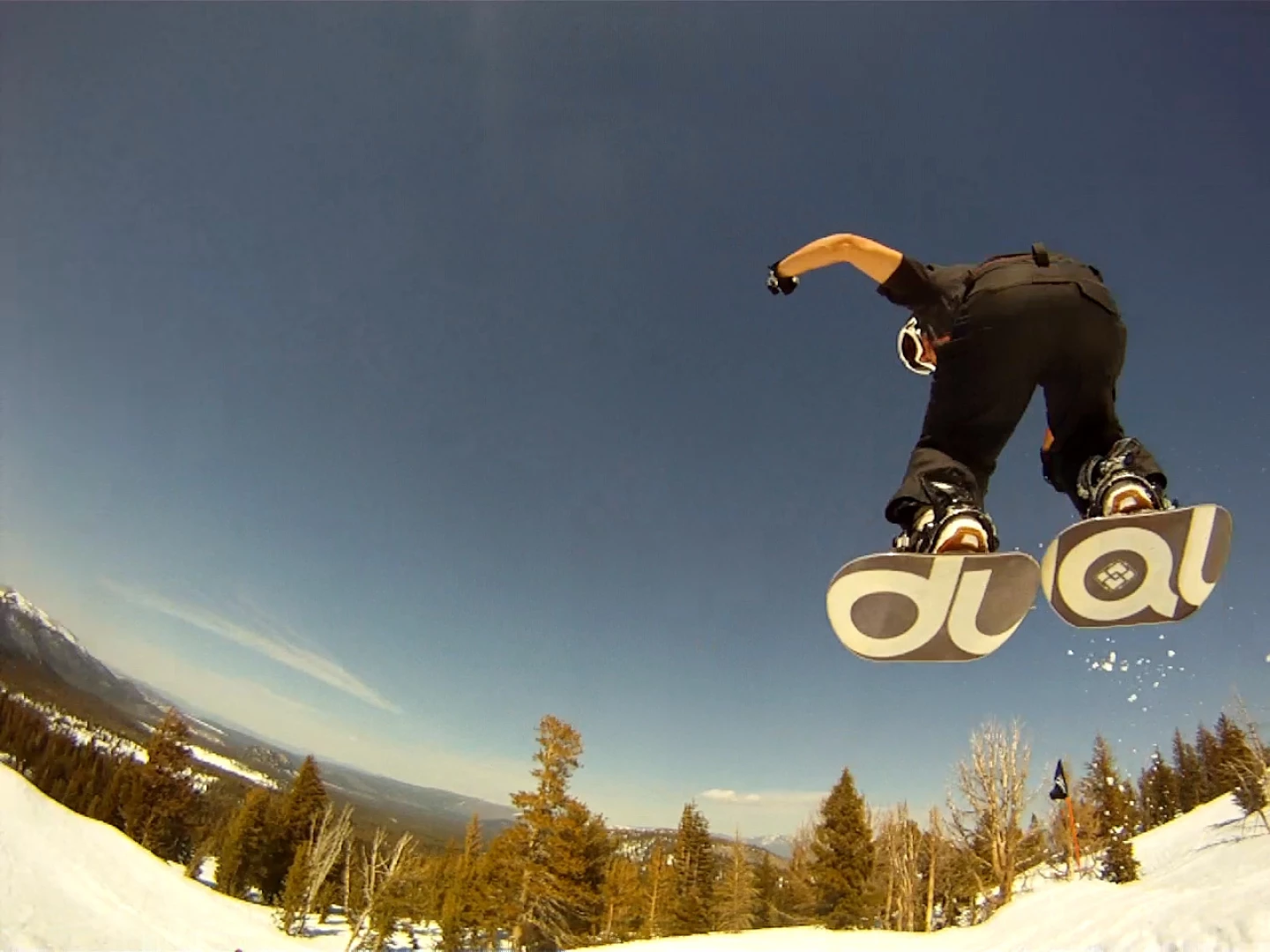 Two feet, two snowboards: Dual Snowboards split your width