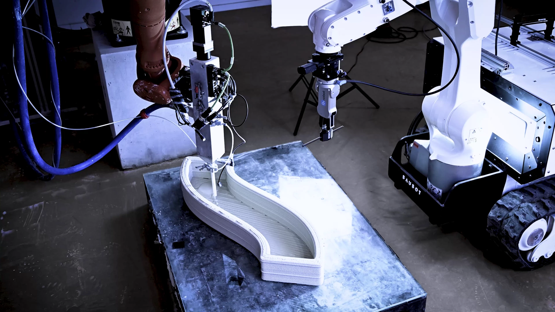 Modular mobile robot can take on multiple roles at construction site