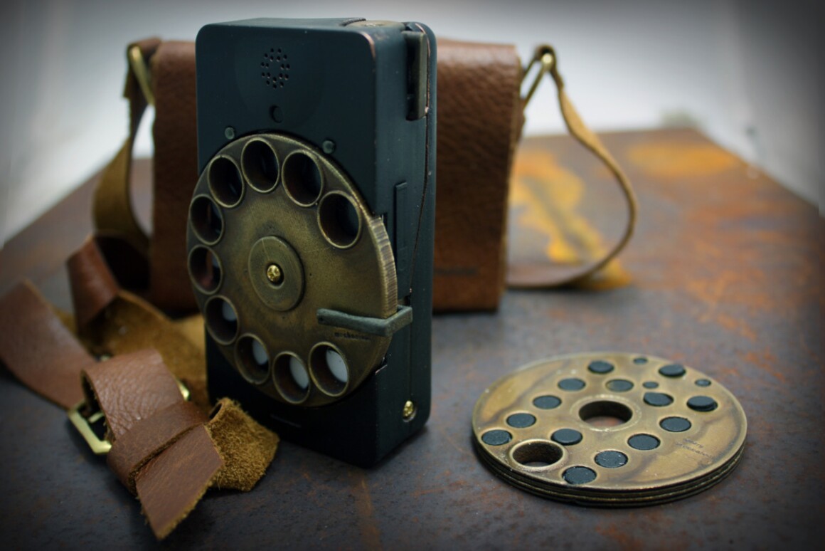 Rotary Mechanical Smartphone combines vintage rotary dial and modern ...