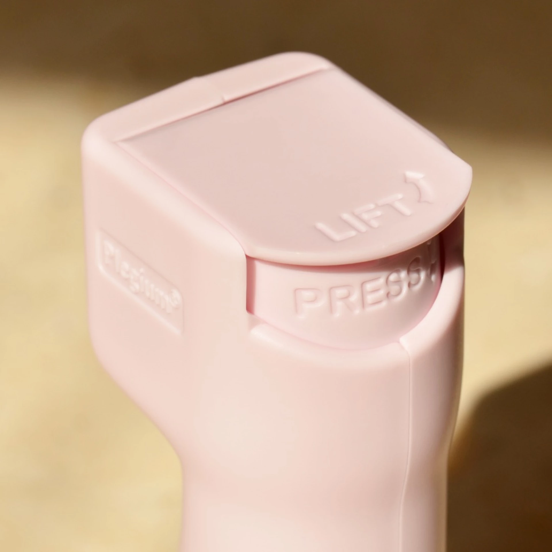 Smart Pepper Spray calls for help while the perp's eyes burn