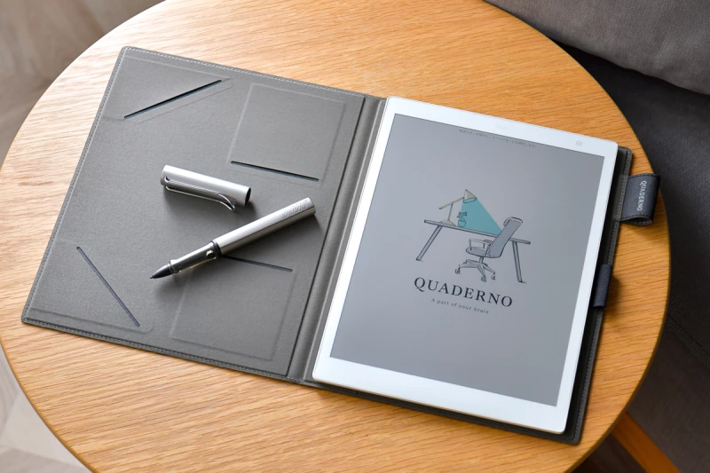 Fujitsu's 13.3-inch E Ink tablet gets you scribbling in color