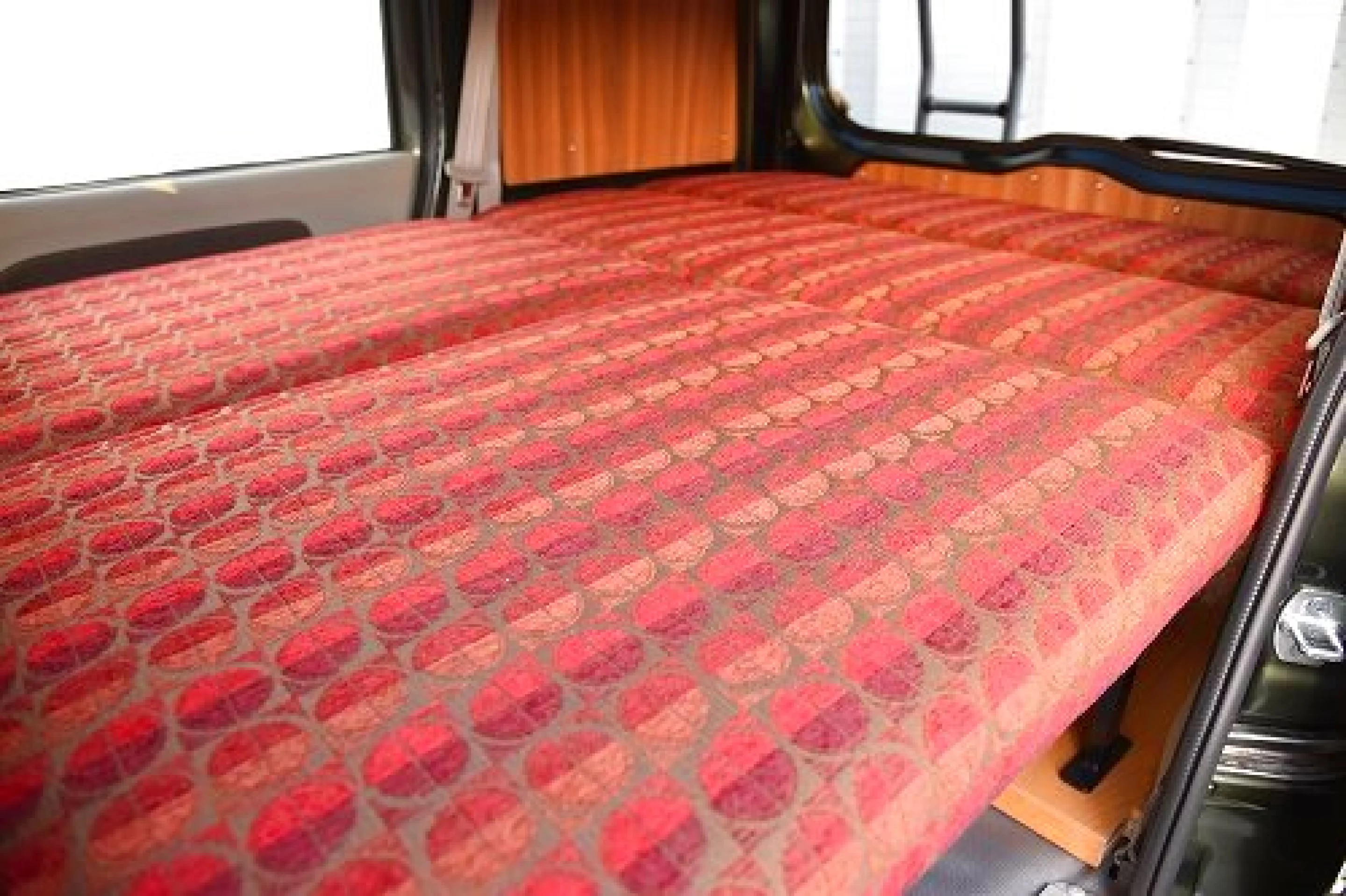 Outclass Suzuki off-road micro-camper van explores small spaces