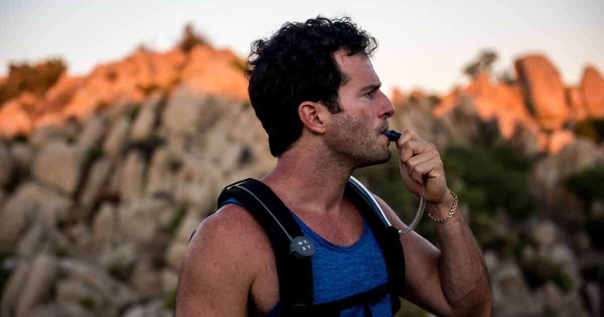 Tandem hydration pack delivers water and/or electrolytes – you decide