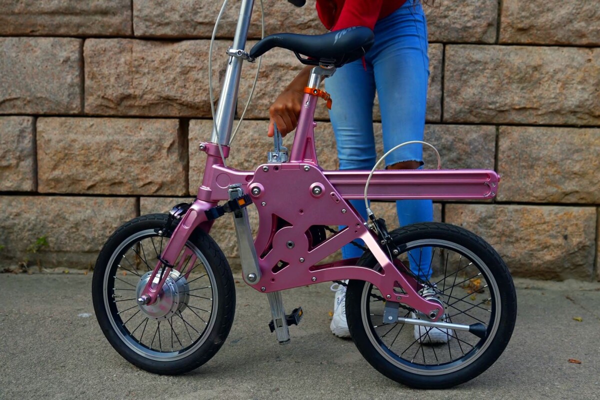 Totable Pop-cycle forgoes a folding frame for one that slides