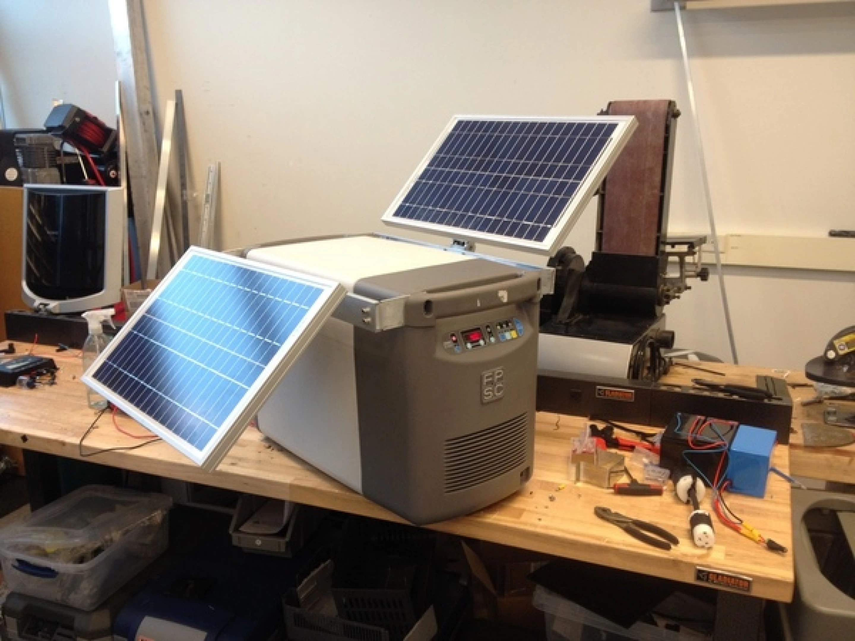 Solar Cooler keeps drinks cold using the sun instead of ice