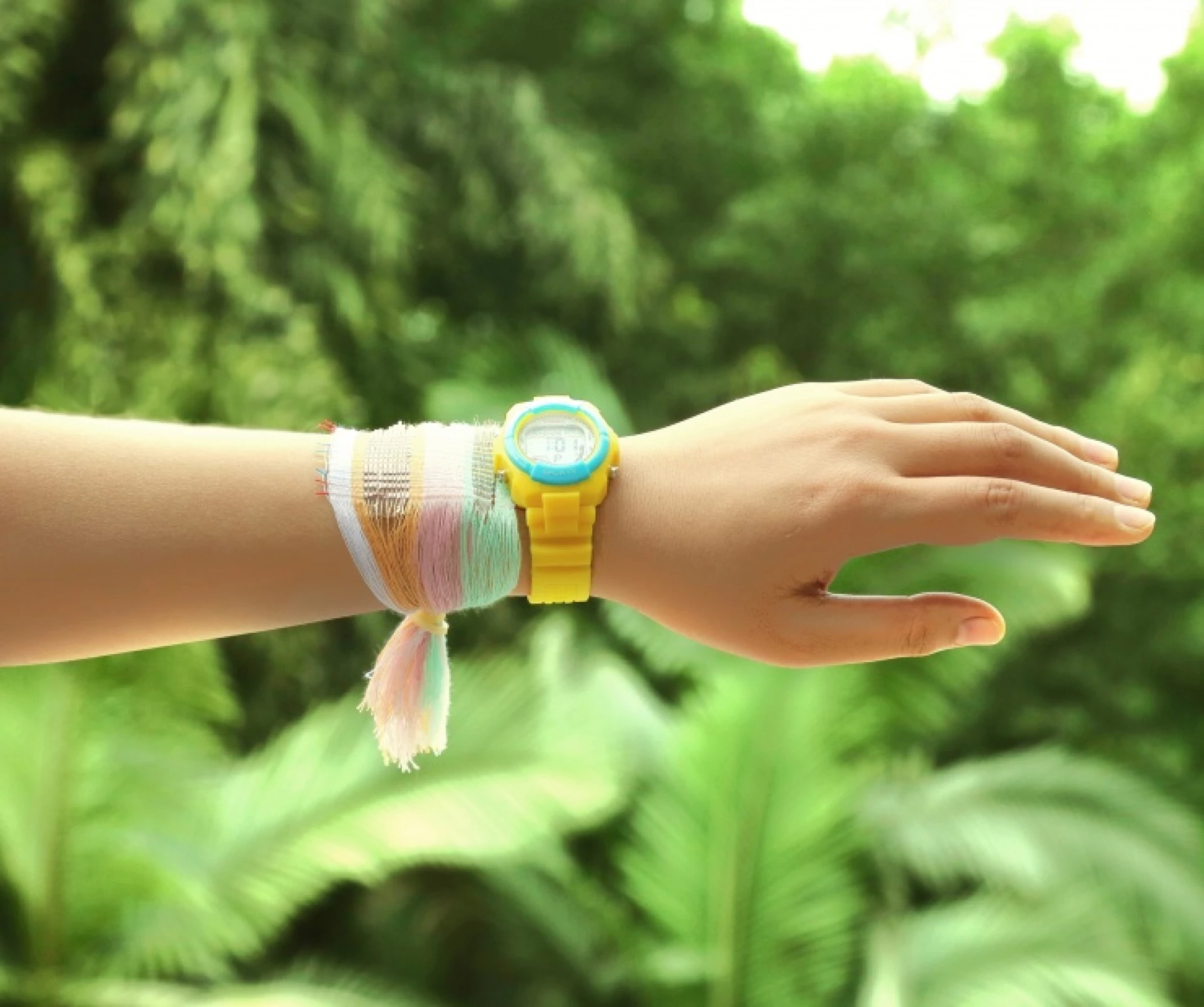 Power-generating fabric harvests energy from sunlight and movement