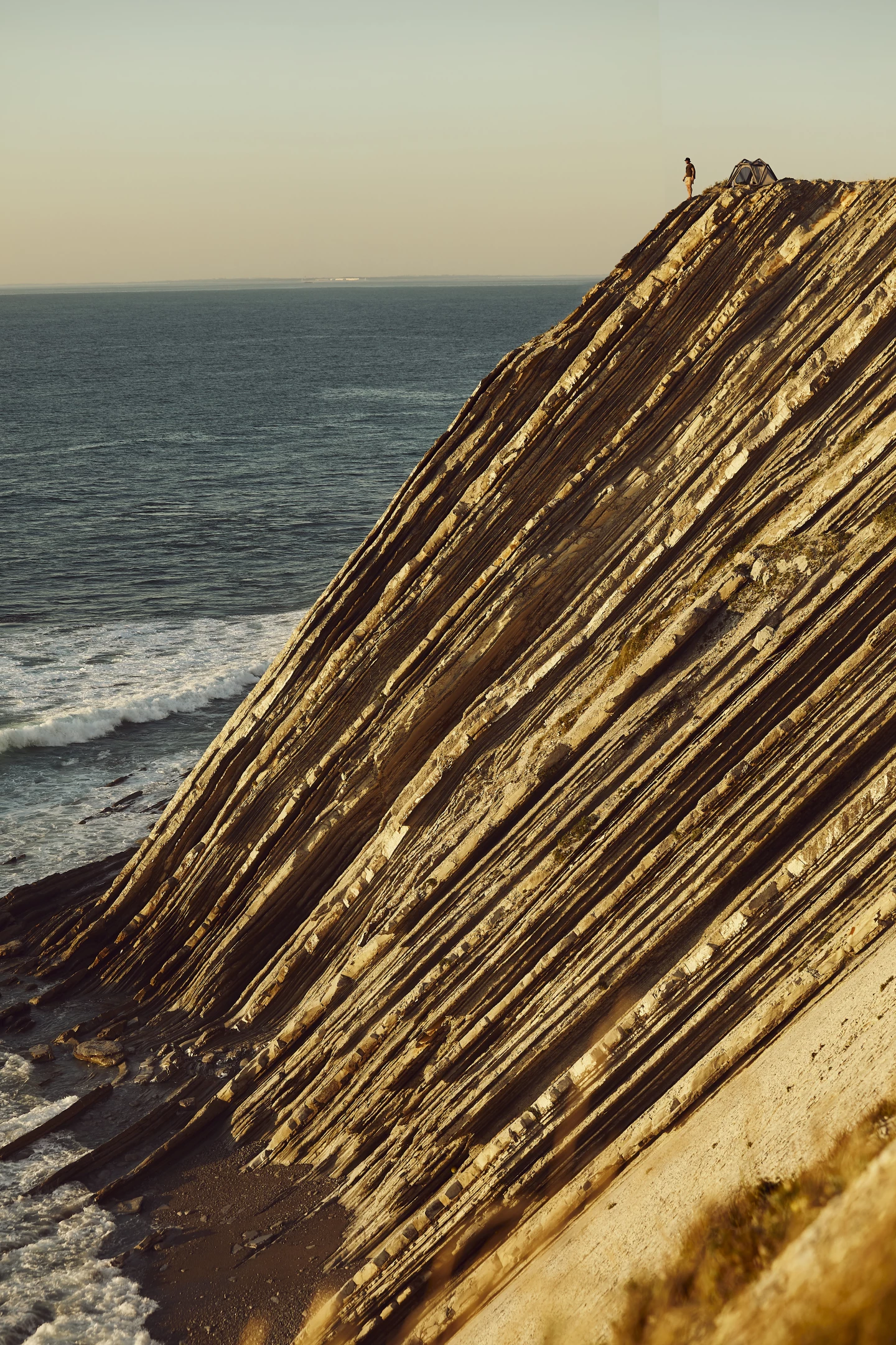 Exod pumps and pitches its inflatable ground + tree tent