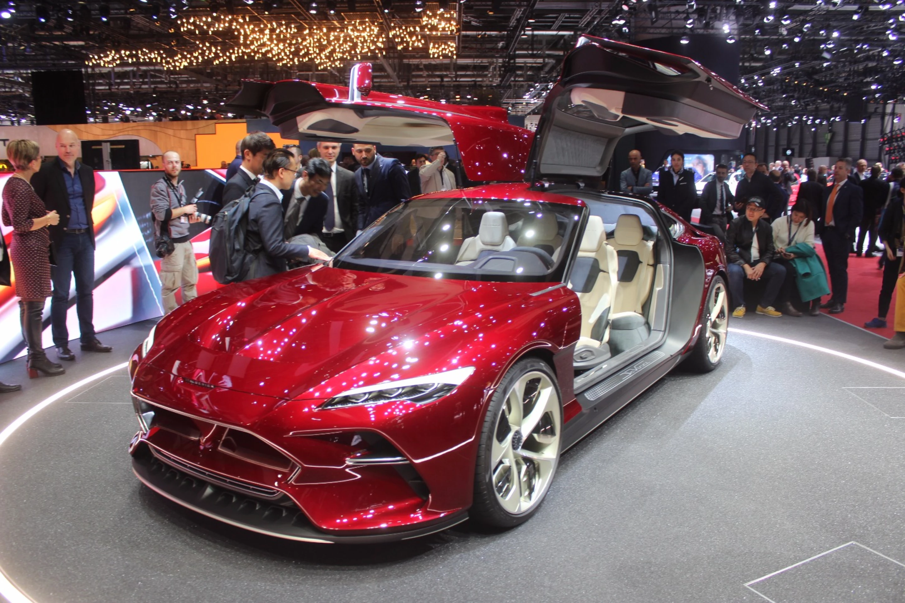 Italdesign blends science and art, with the DaVinci concept