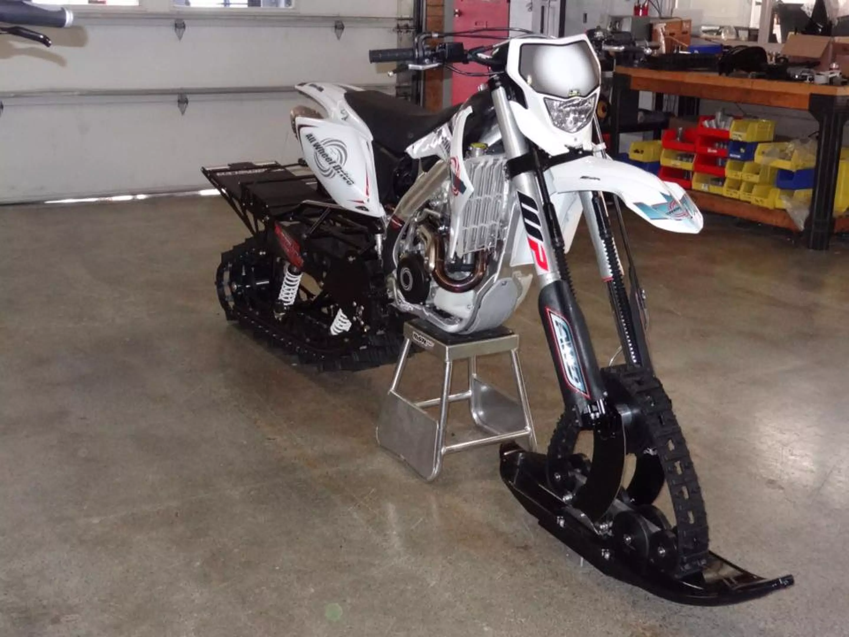 AWD winter motorbike looks like it's snow fun