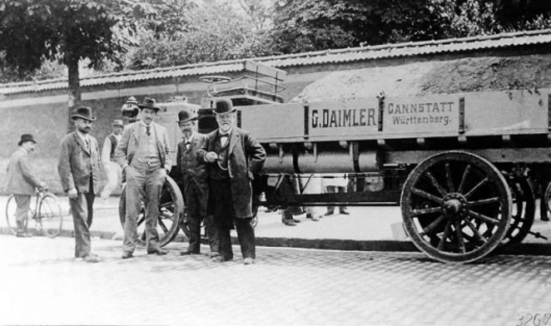 The world’s first truck