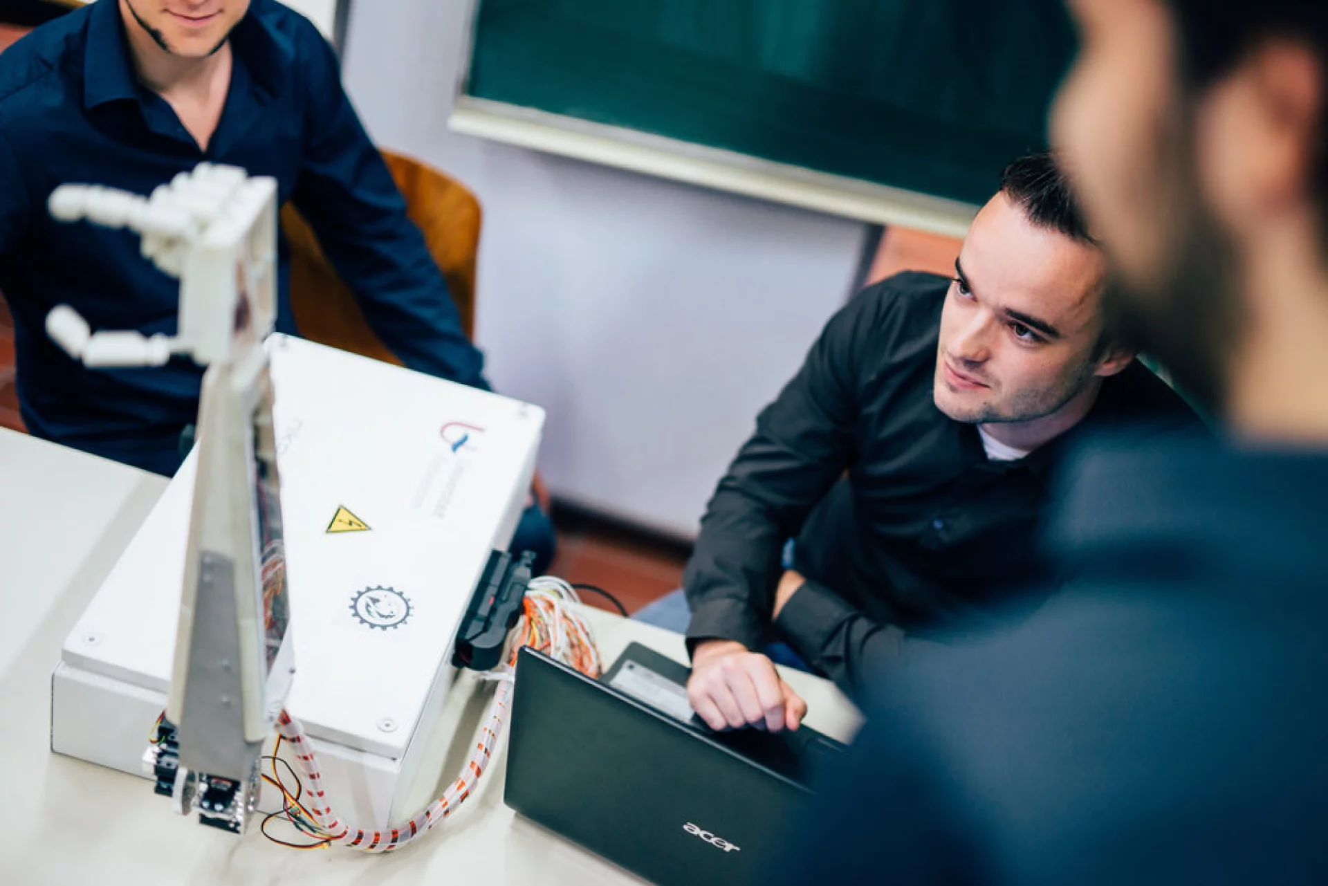 3D-printable robot arm is a sign language interpreter