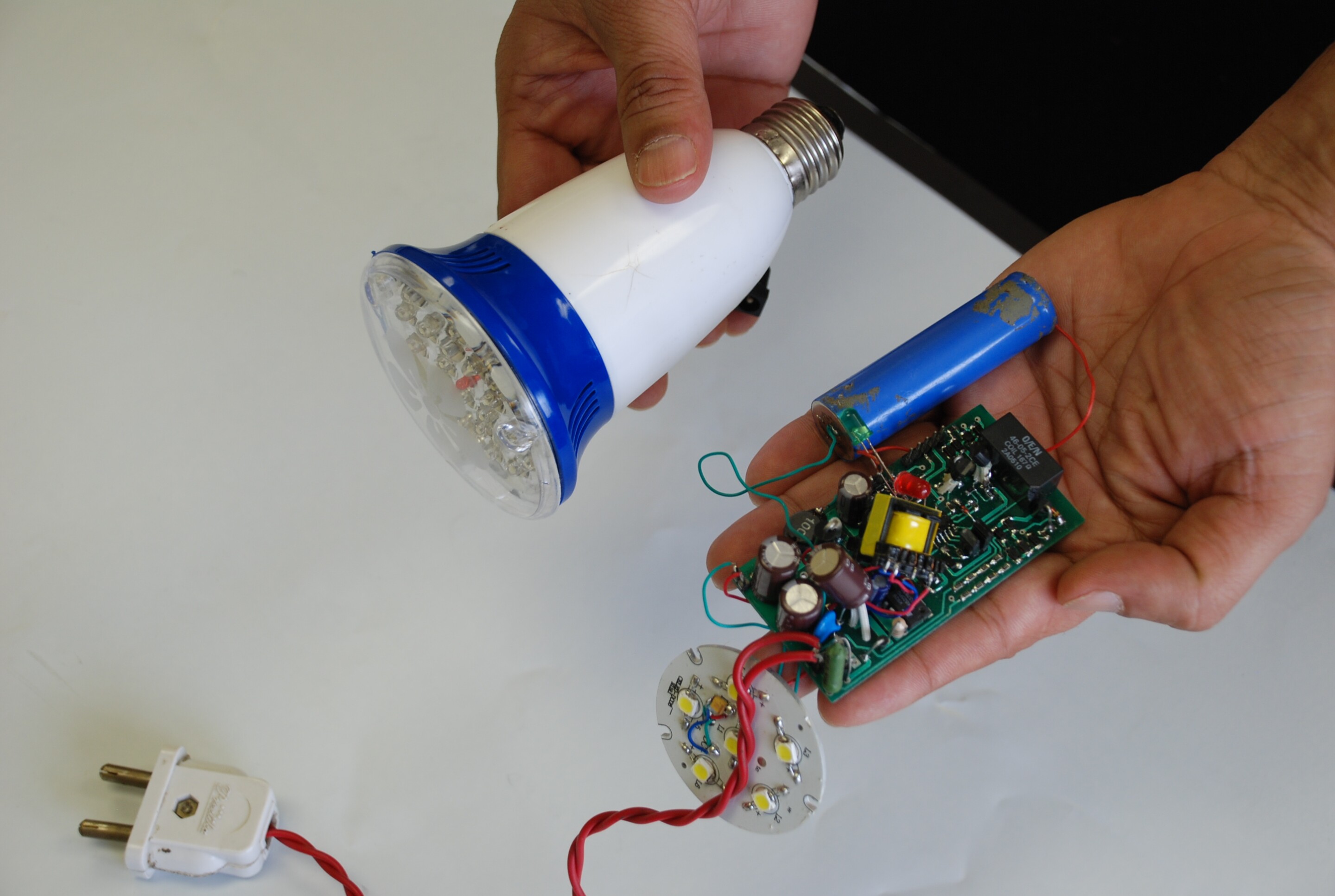 Smartcharge lightbulb keeps the lights on when the power goes out