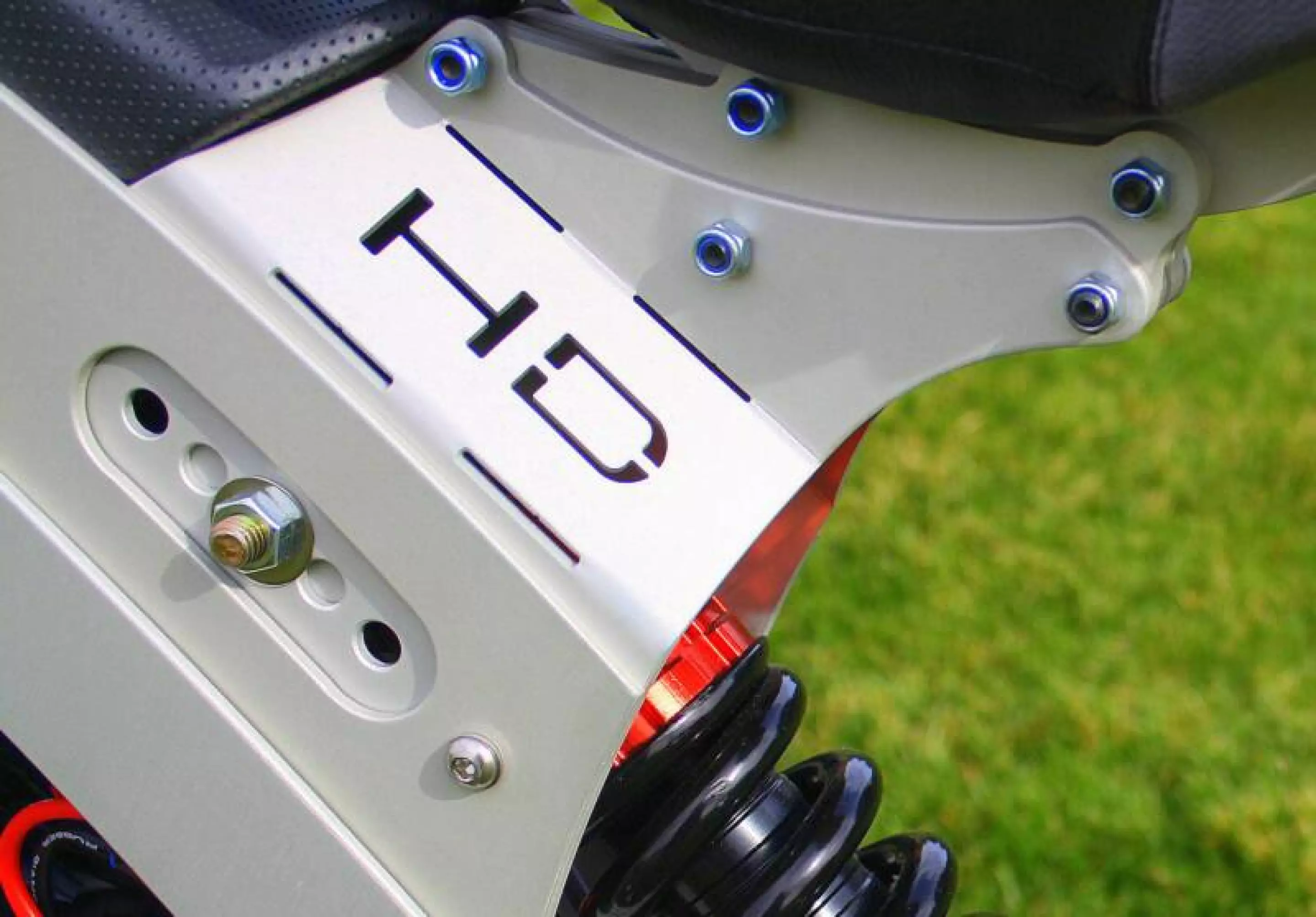 2010 Comoto blurs the boundaries between electric motorcycle and MTB