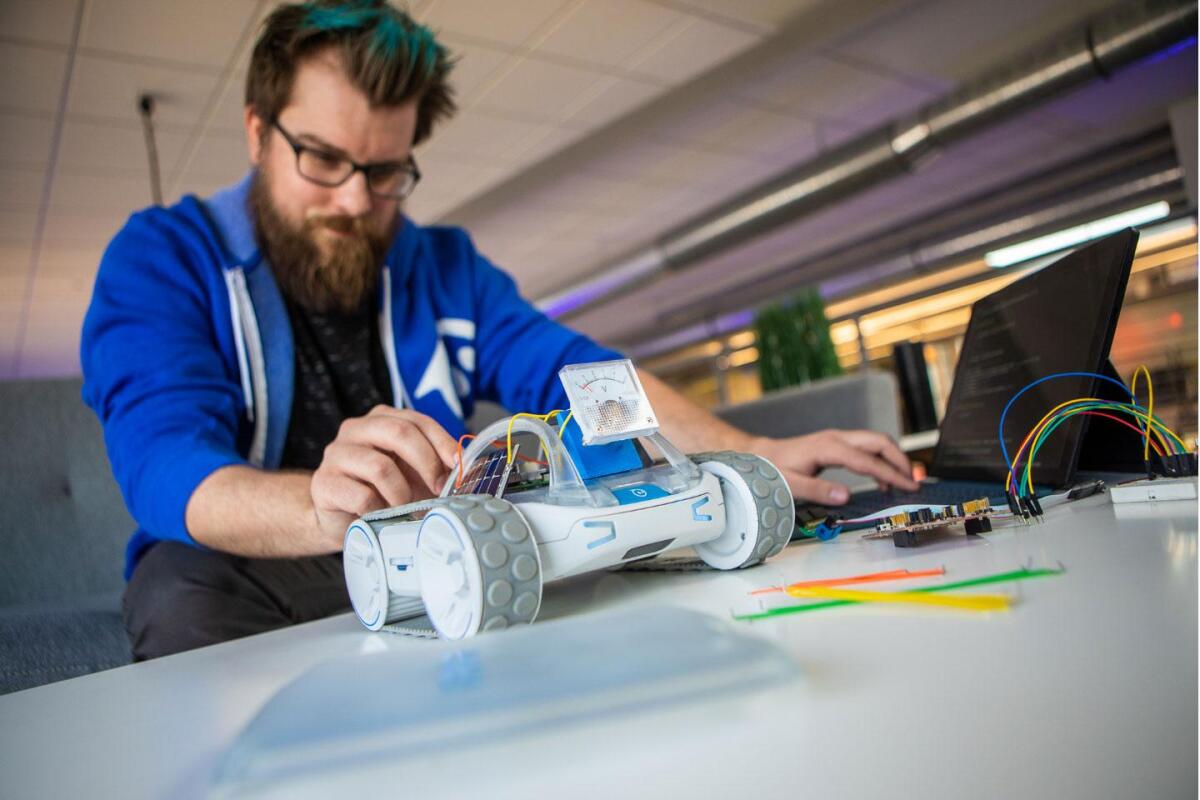 Sphero rolls out roving robot that's made for hacking