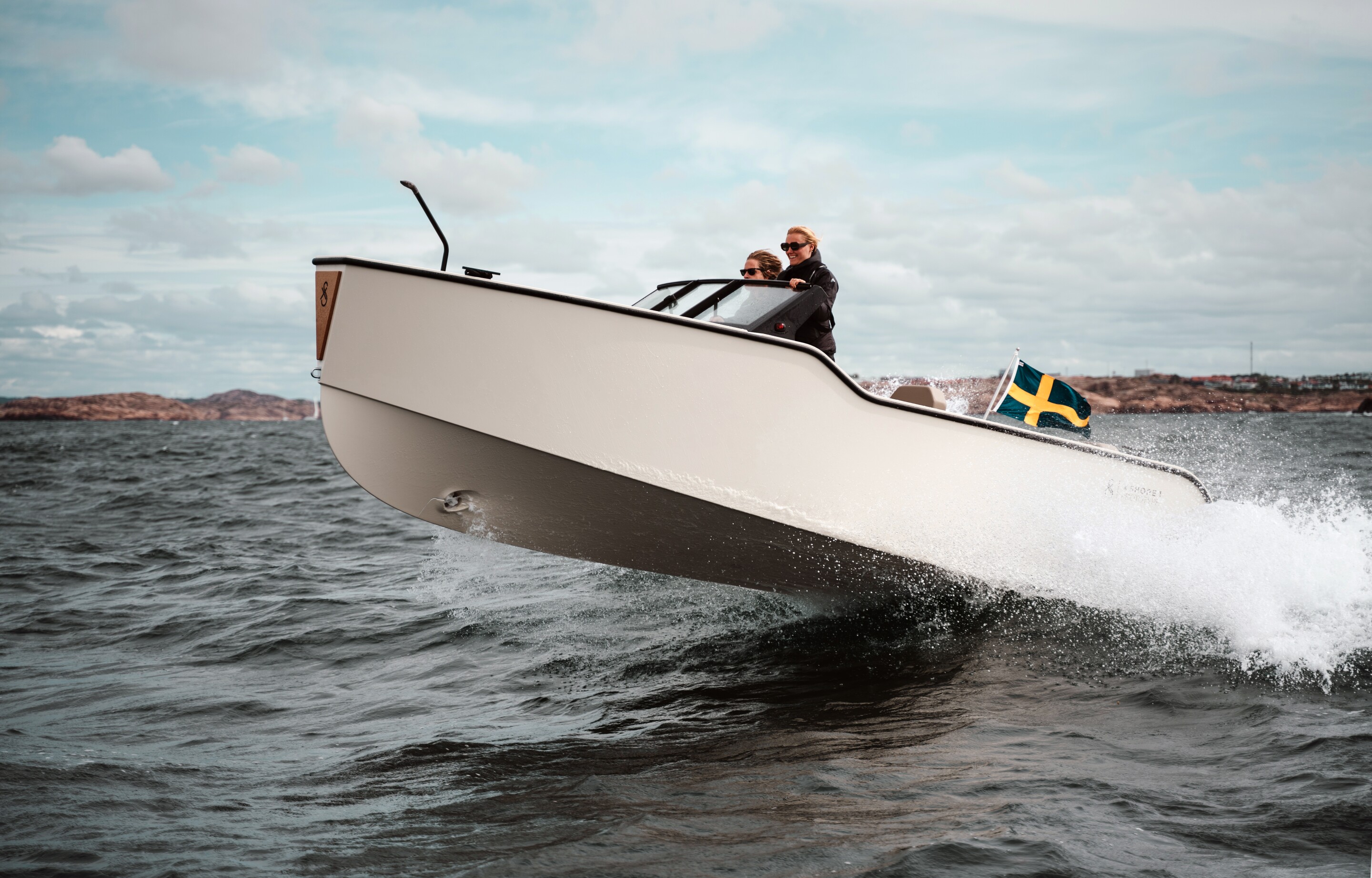 X Shore announces smaller, much less pricey X Shore 1 electric boat