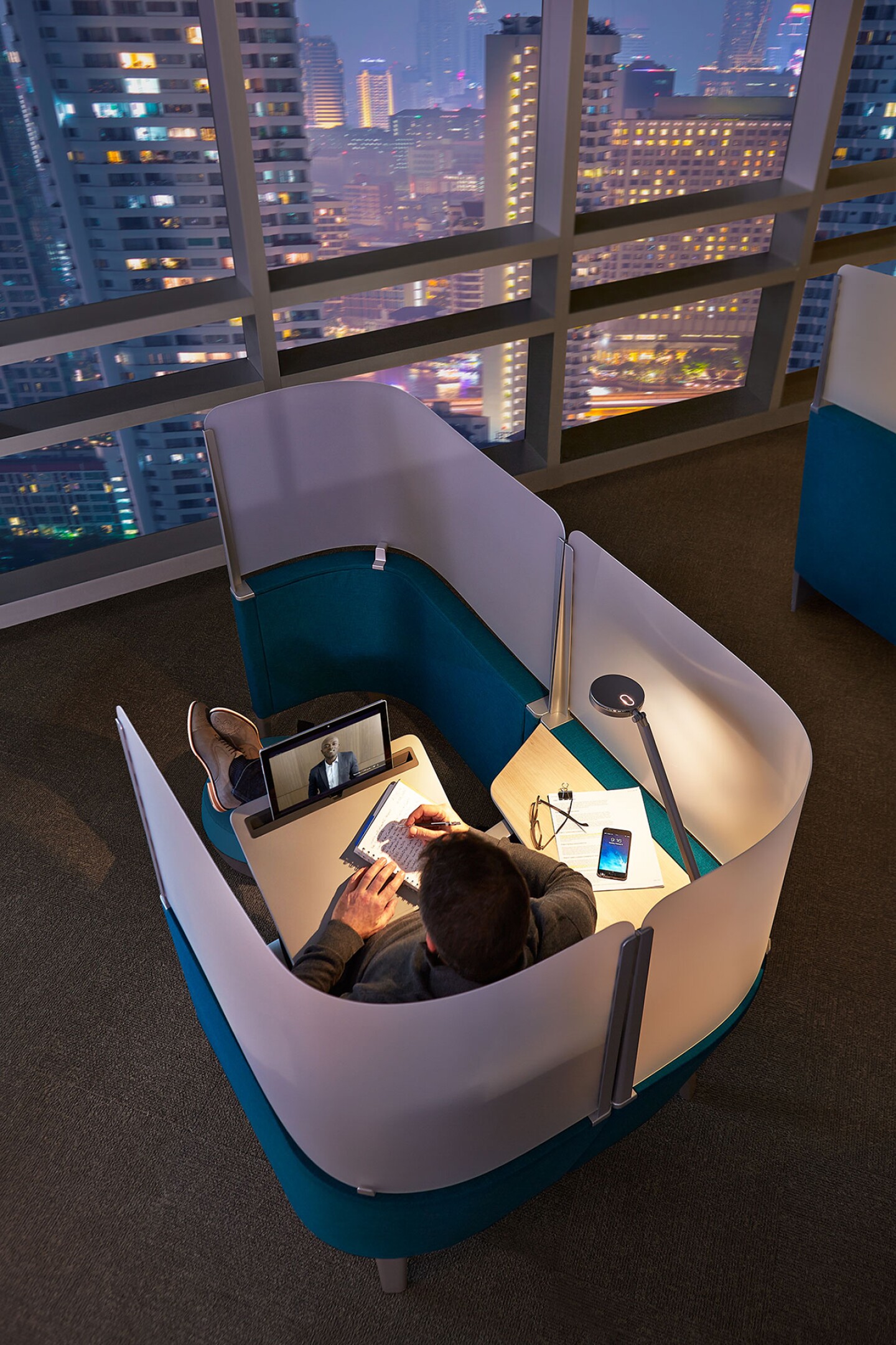 Steelcase Brody WorkLounge is designed to keep you focused on the task at hand