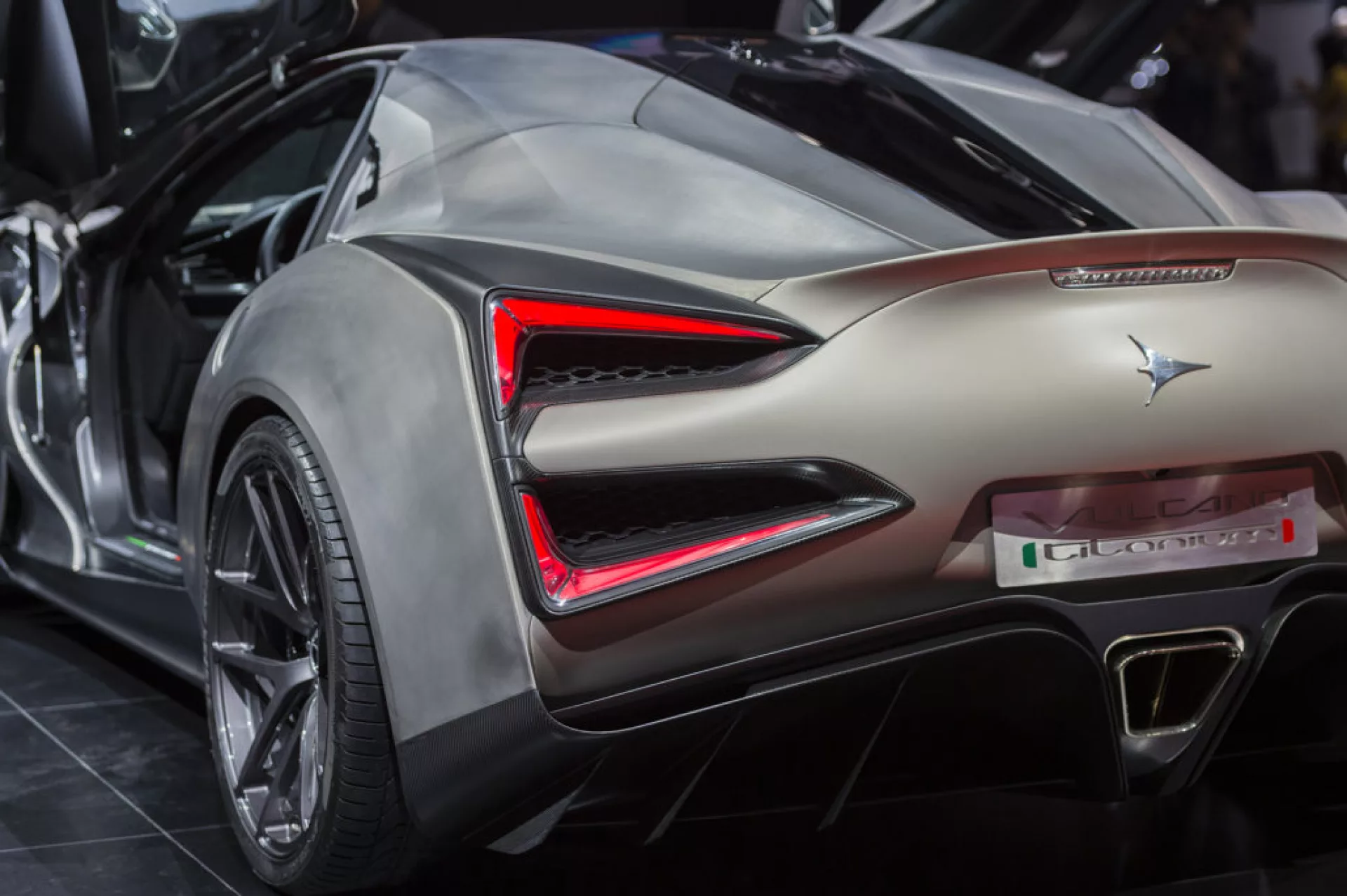 Icona's €2.5 million supercar is fast, attractive and looking for love