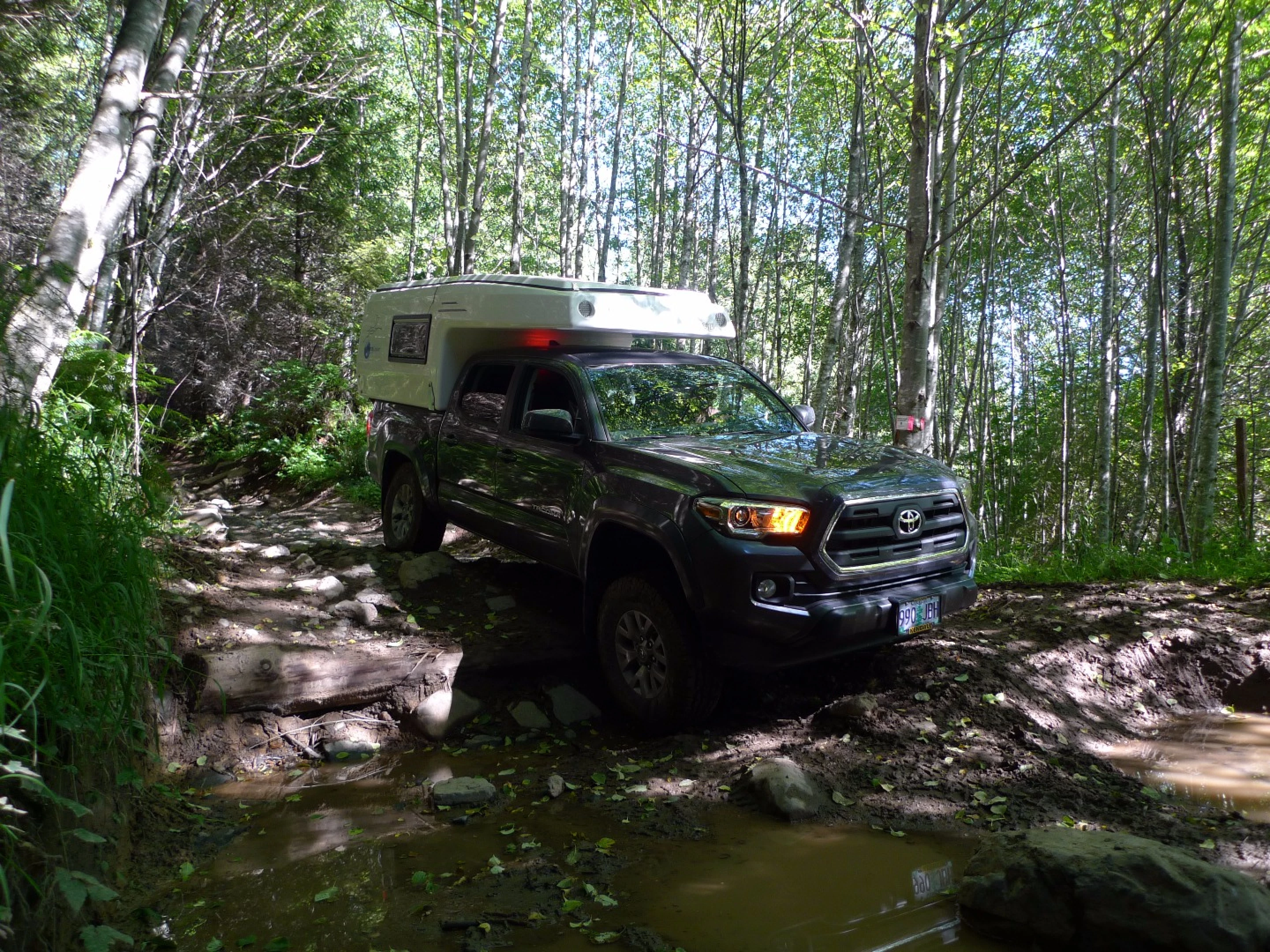 EarthCruiser shrinks off-road expedition camping down to Tacoma size