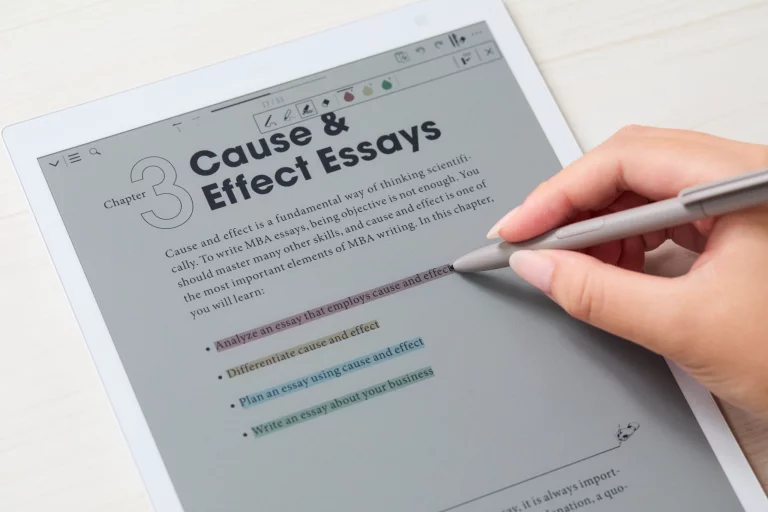 Fujitsu's 13.3-inch E Ink tablet gets you scribbling in color