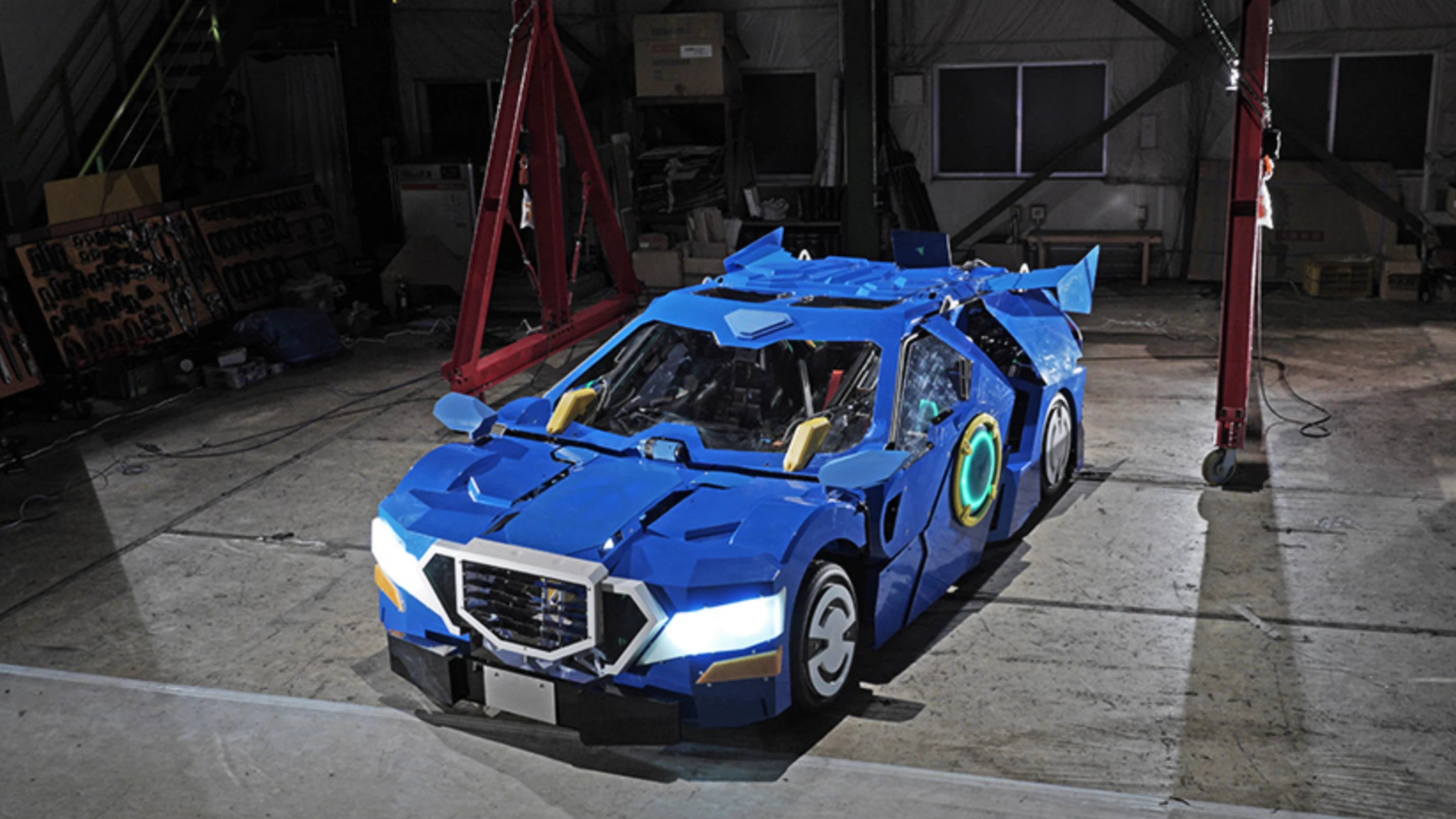 Real-life Transformer changes from robot to car and back again