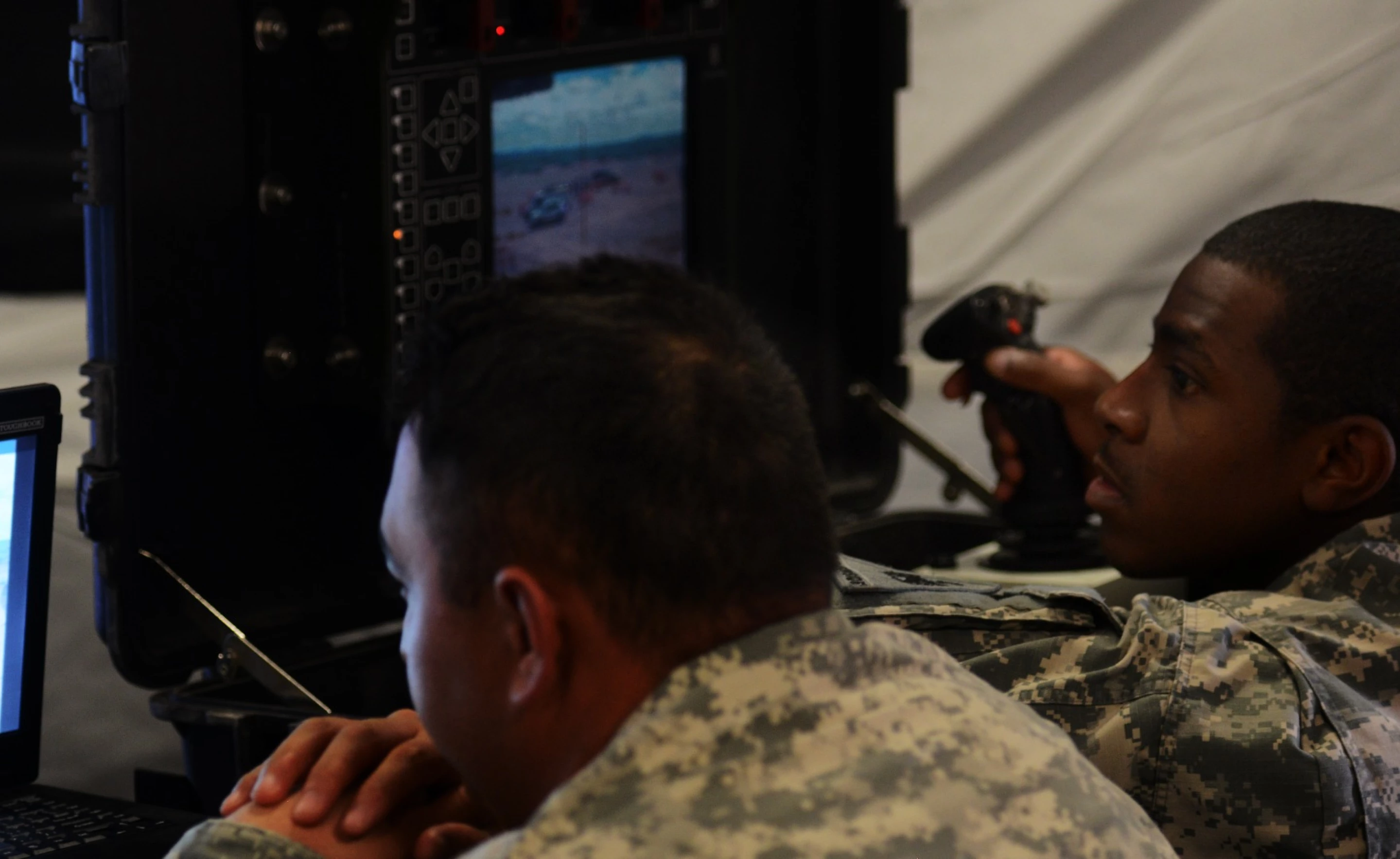 US Army tests remote controlled weapon towers
