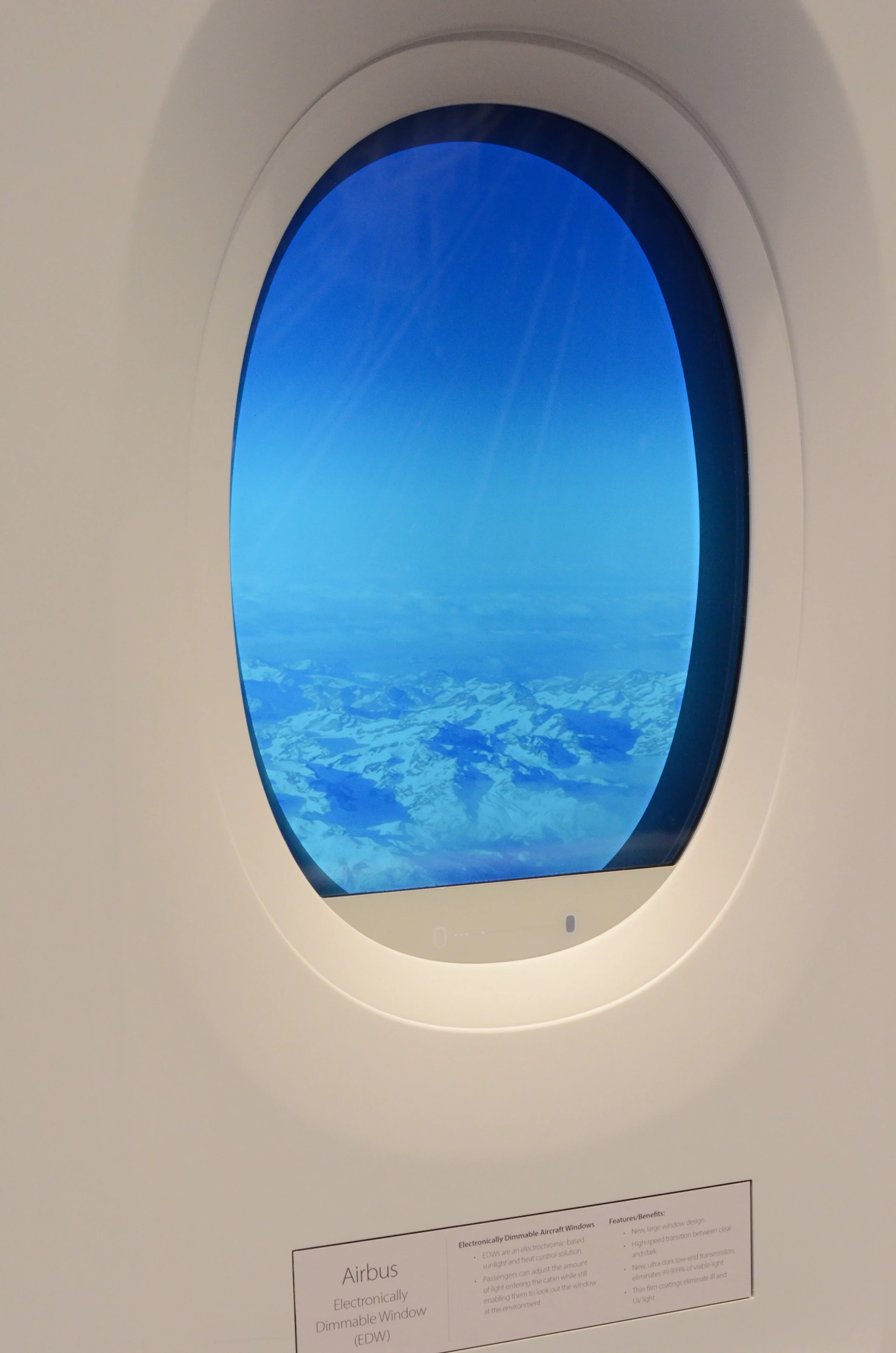 Electronically-dimmable windows on offer for Boeing 777X
