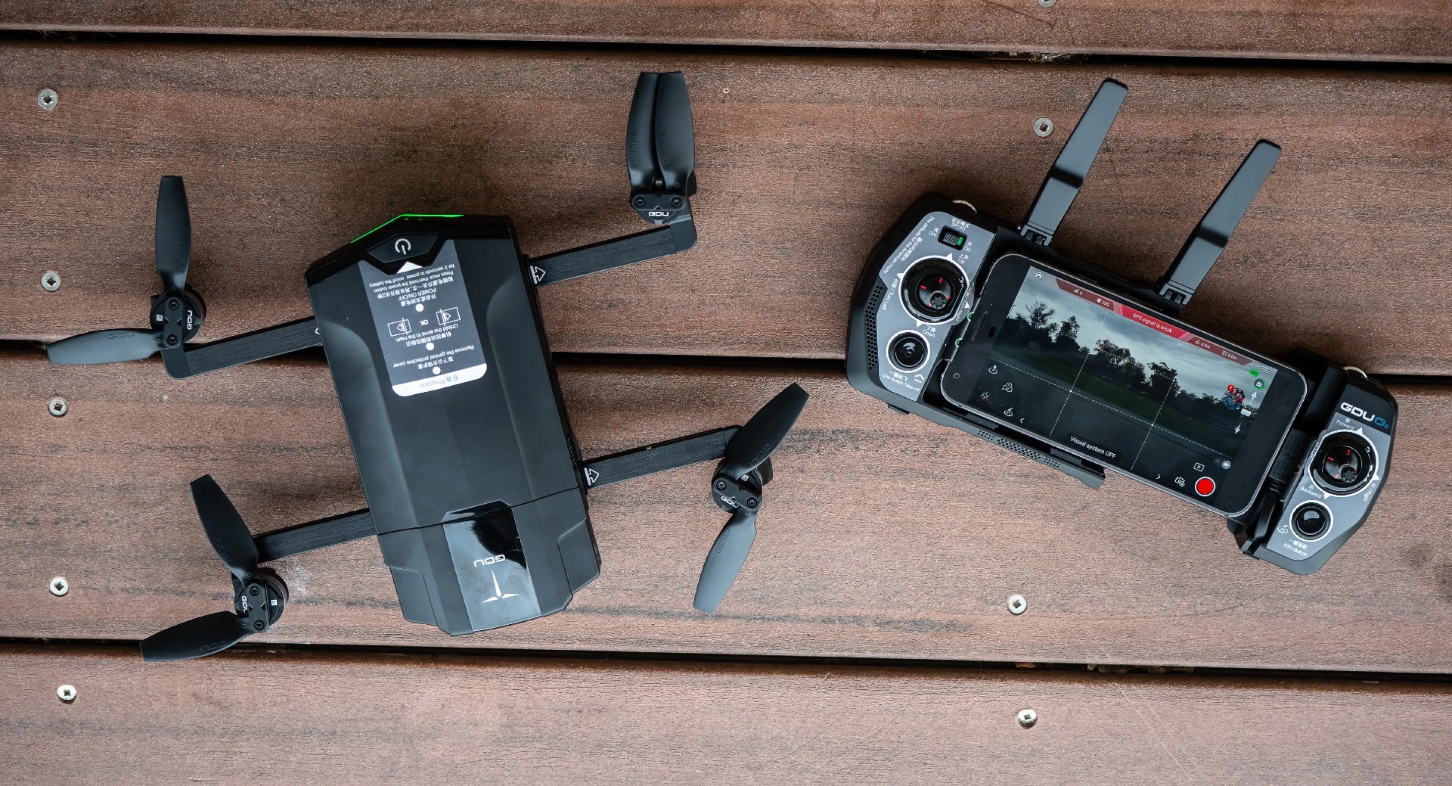Review: GDU 02 camera drone conveniently clips to its controller