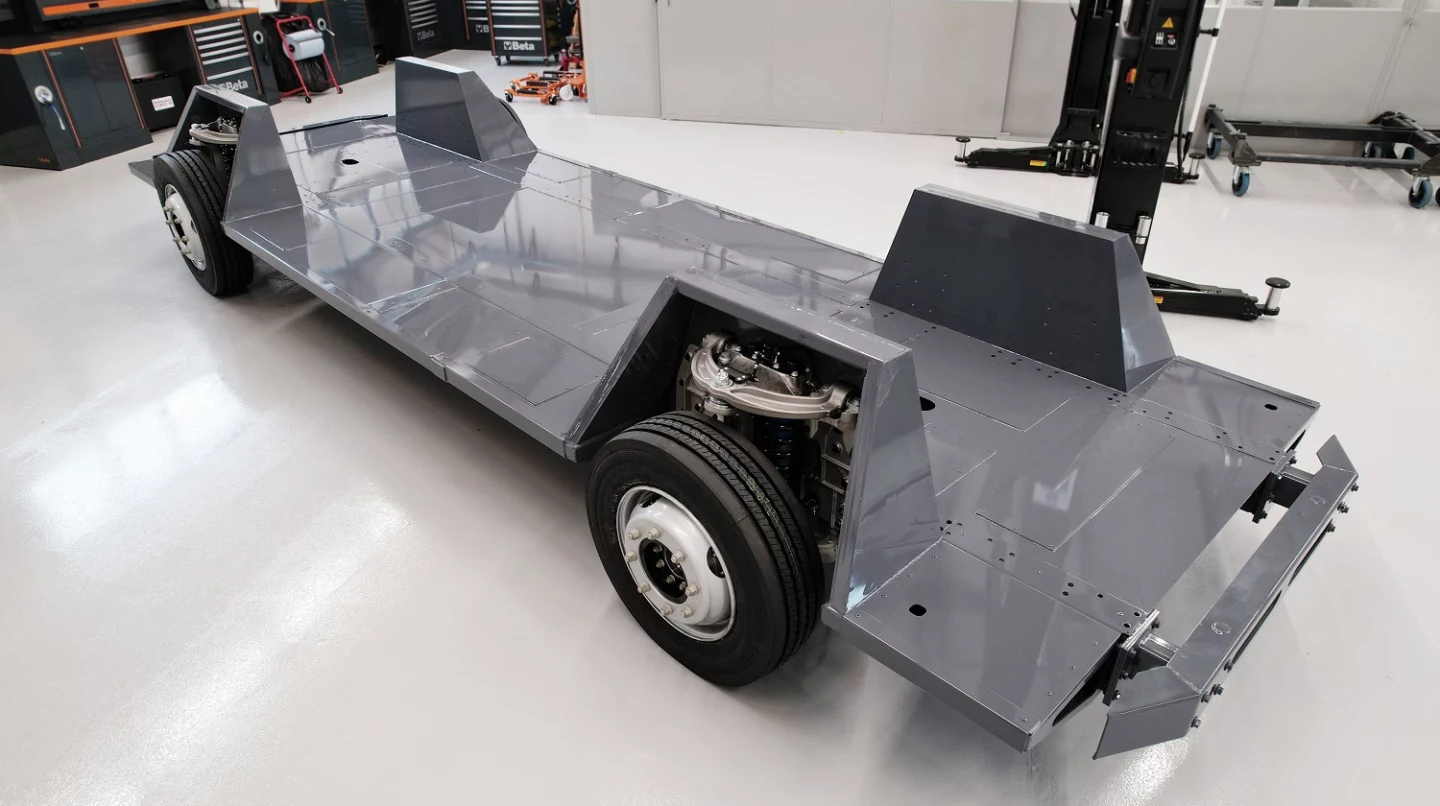 Super-agile box truck shows off REE's uniquely modular EV chassis