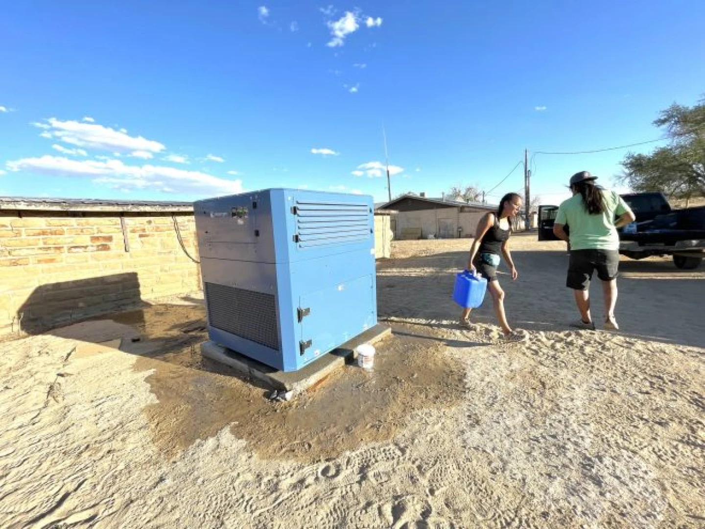 Mobile H2O generator pulls drinking water from air for off-grid nomads