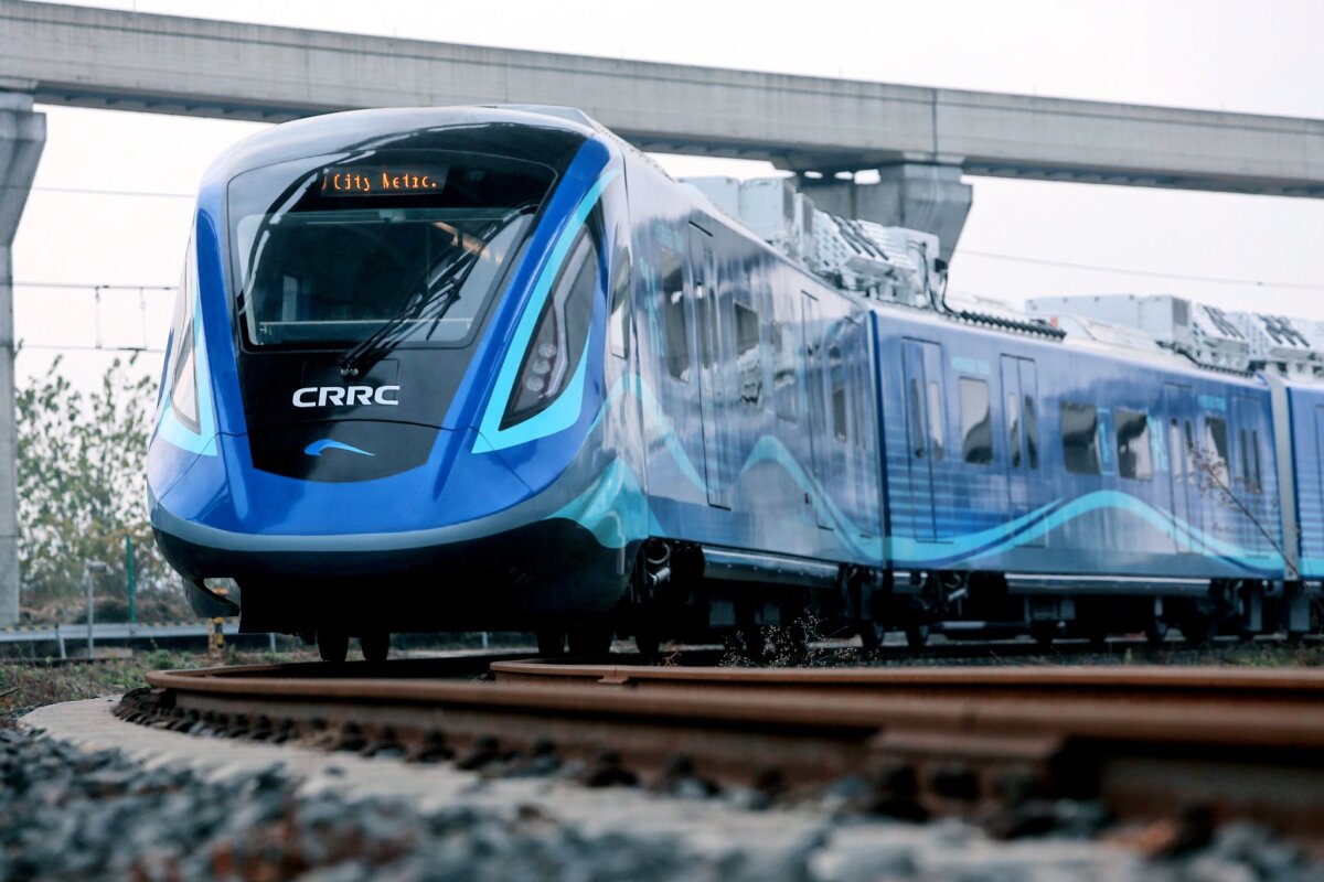 China launches 100-mph hydrogen/supercapacitor train