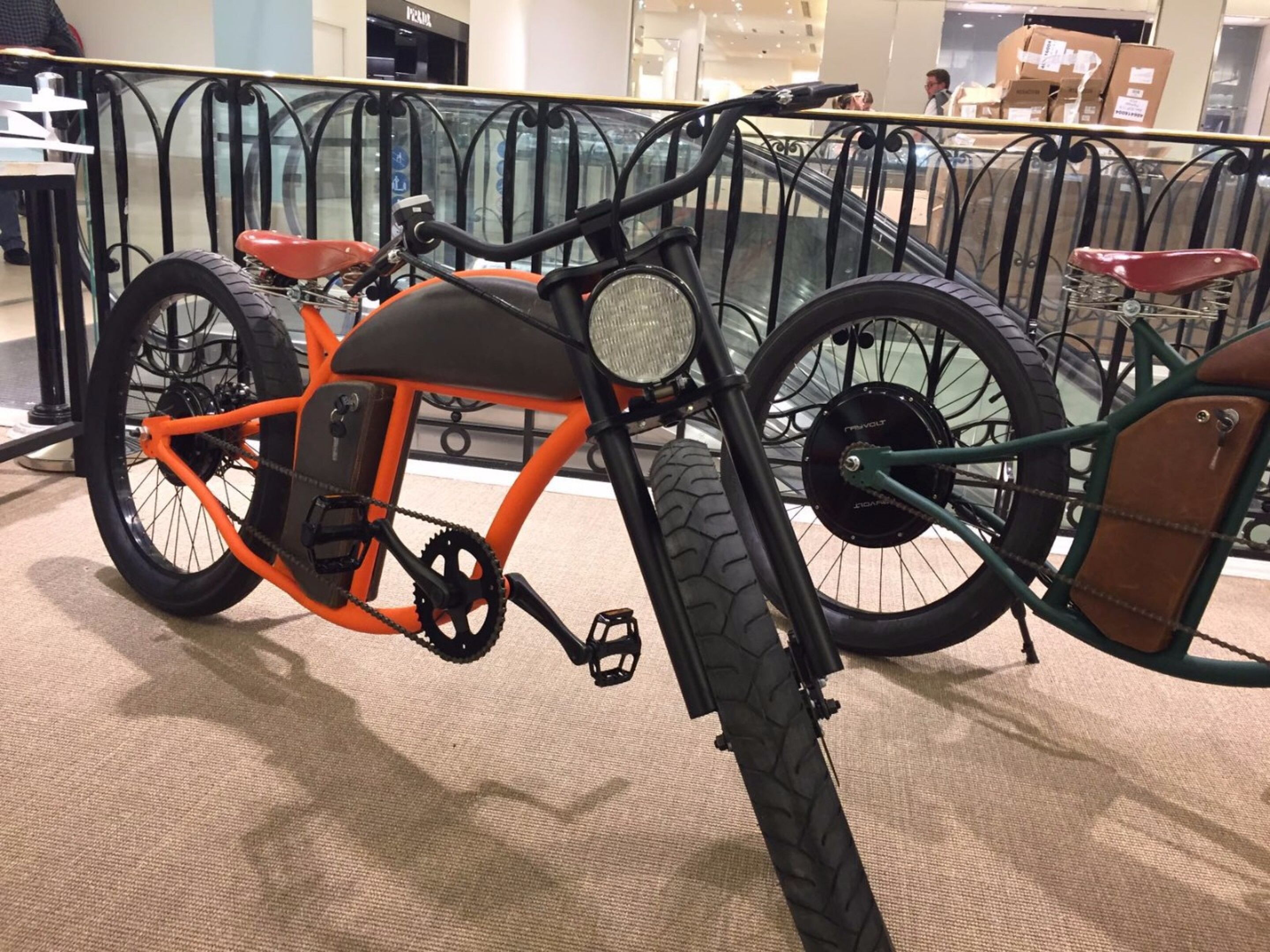 Cruzer e-bike can carry your surfboard to the beach in vintage style