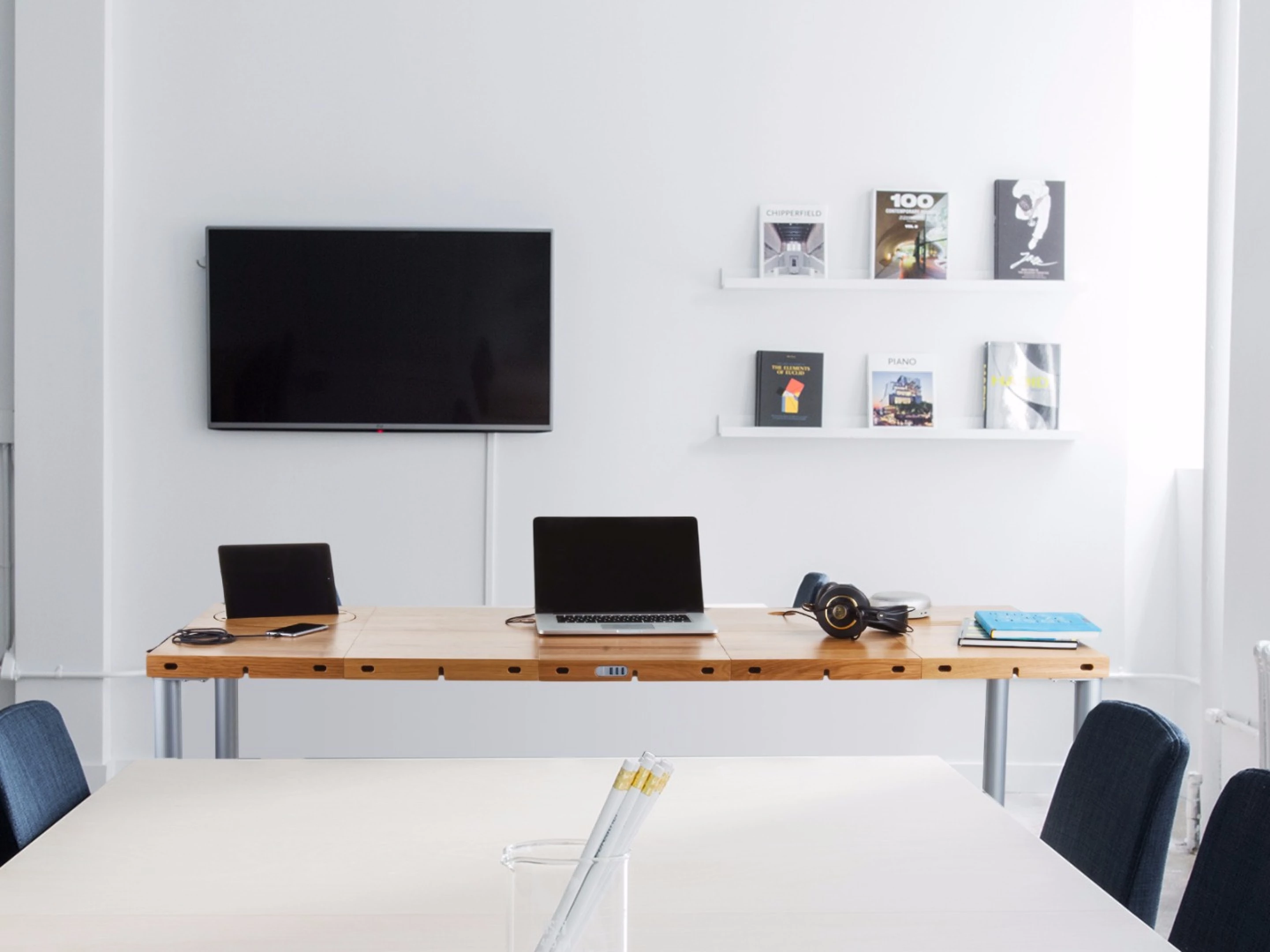 Interchangeable desk modules meet the changing needs of home/office workers