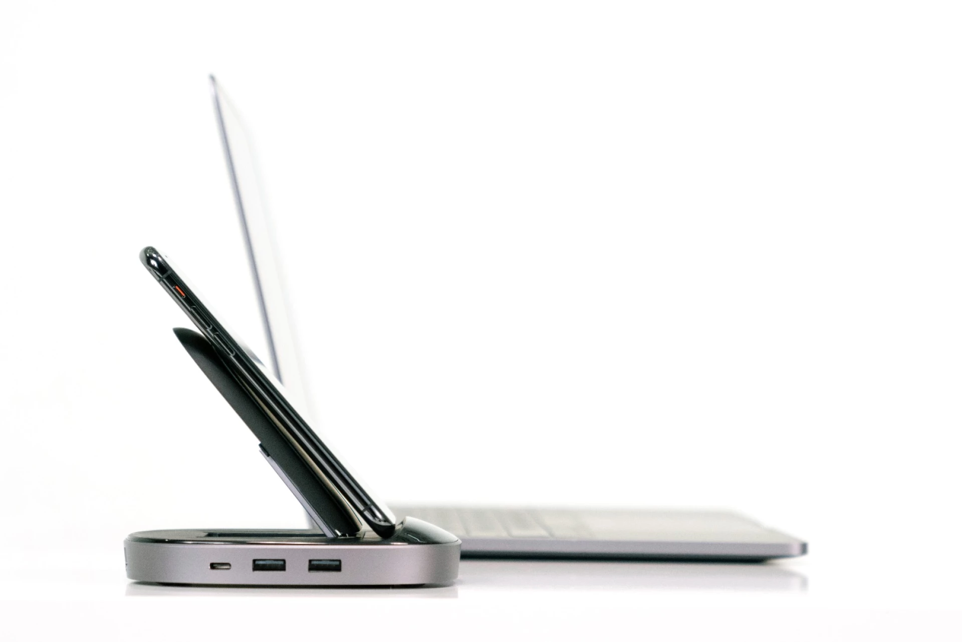 HyperDrive USB-C hub adds wireless smartphone charging and 8 extra ...