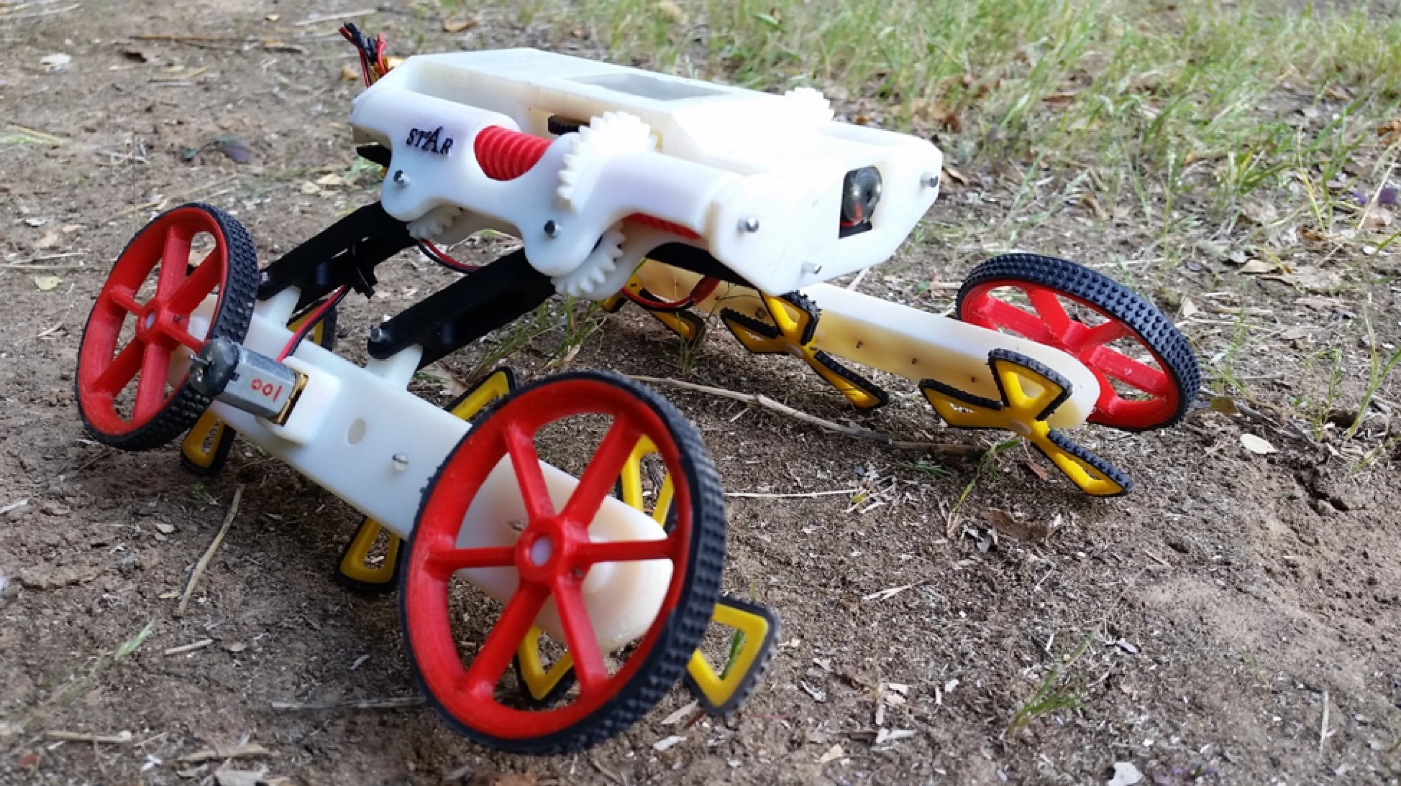 Sprawling, crawling robot may someday save lives