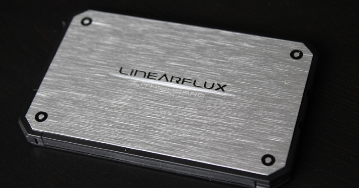 Review: LinearFlux LithiumCard credit card-sized portable charger
