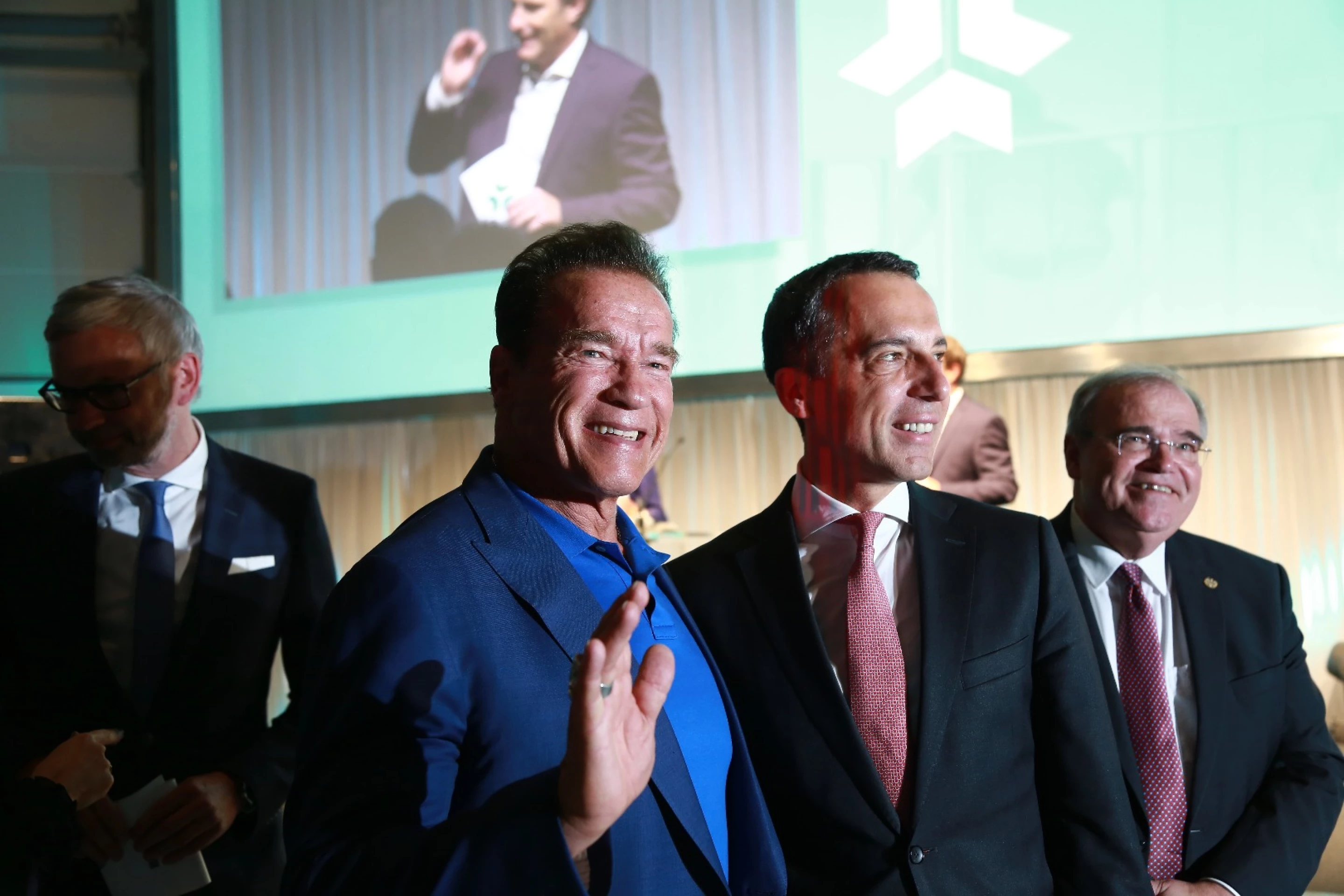 Kreisel and Schwarzenegger show off all-electric Hummer