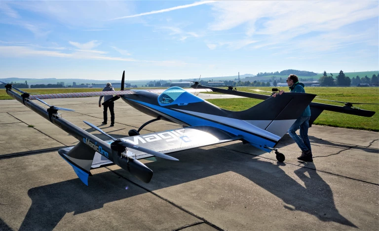 eMagic Aircraft unveils tandem-wing air taxi prototype