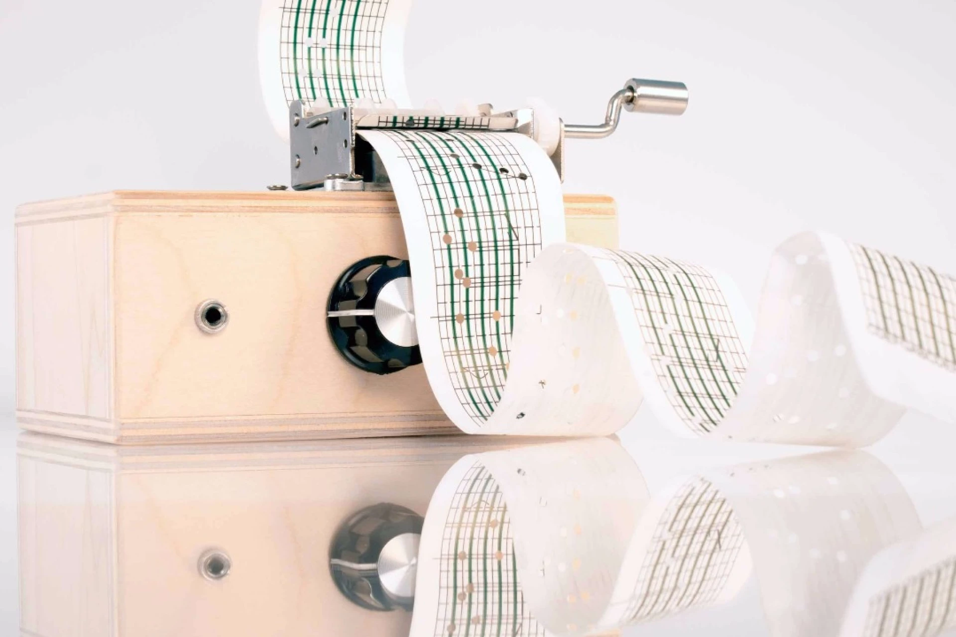 BrandNewNoise cranks out handcrafted music box recording device