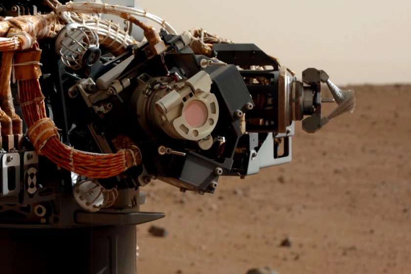 Curiosity flexes its arm