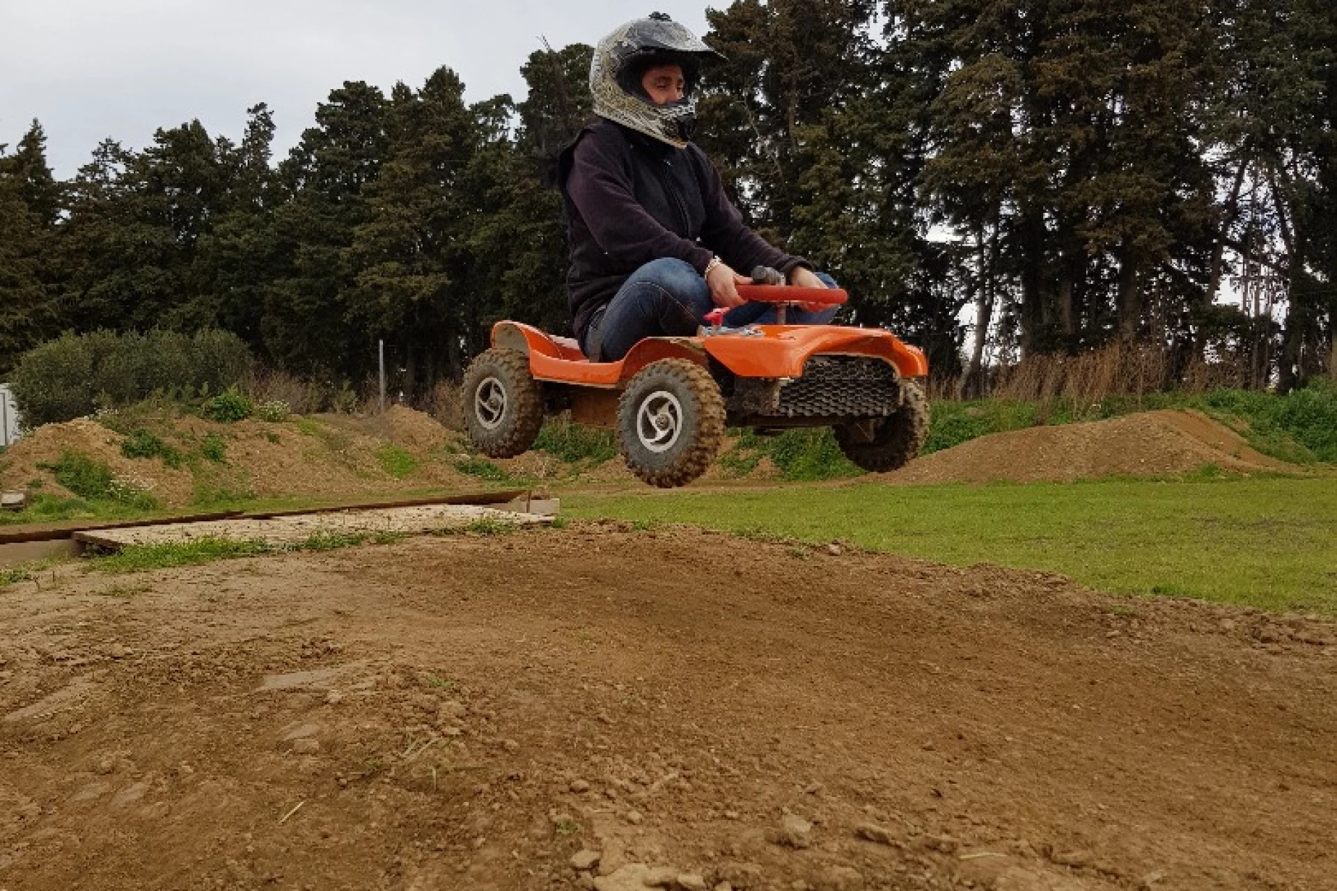 Electric French Kart swaps track for dirt