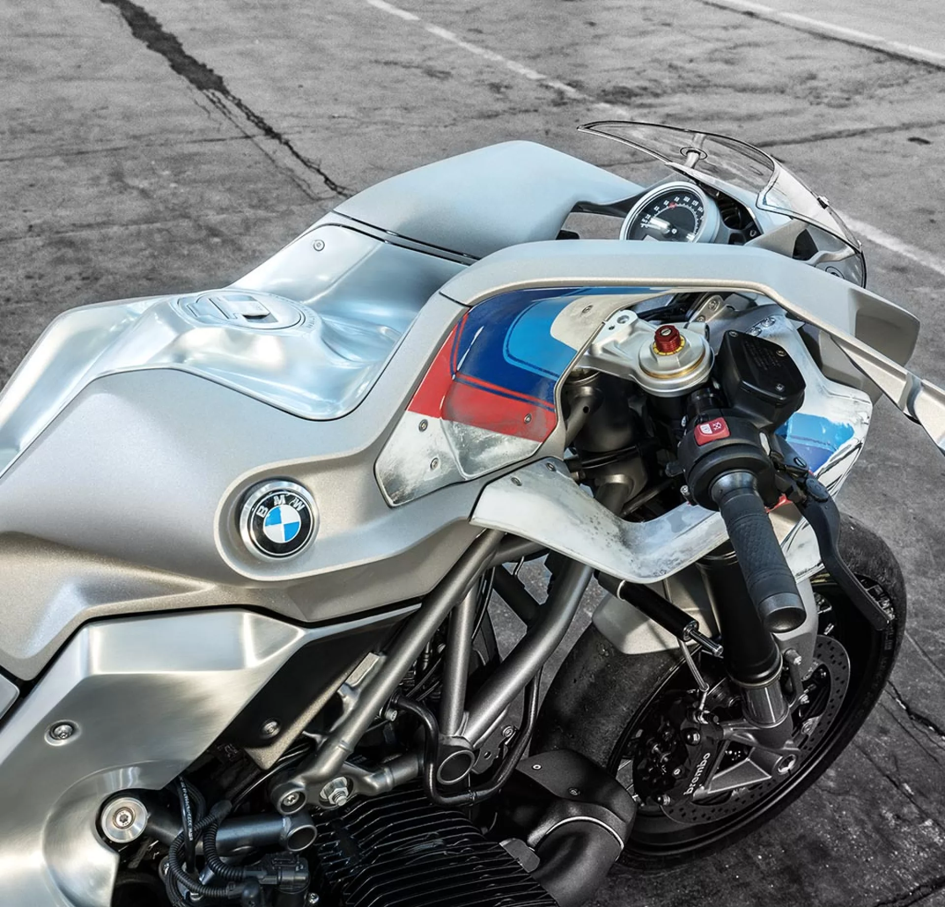Bizarre custom "chicken bike" looks like BMW's design philosophy on acid