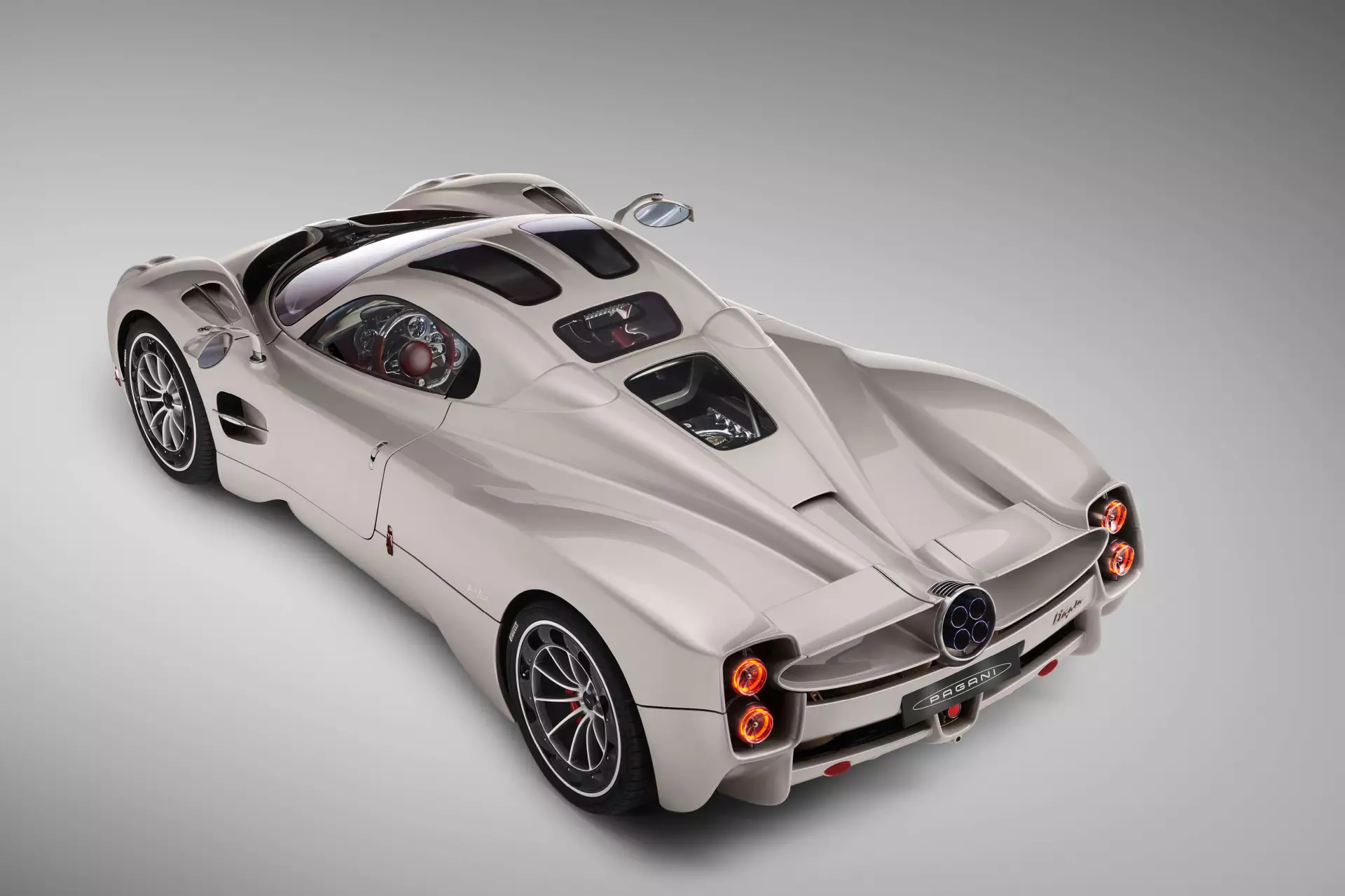 Pagani thumbs its nose at electrification, unveiling all-new V12 Utopia